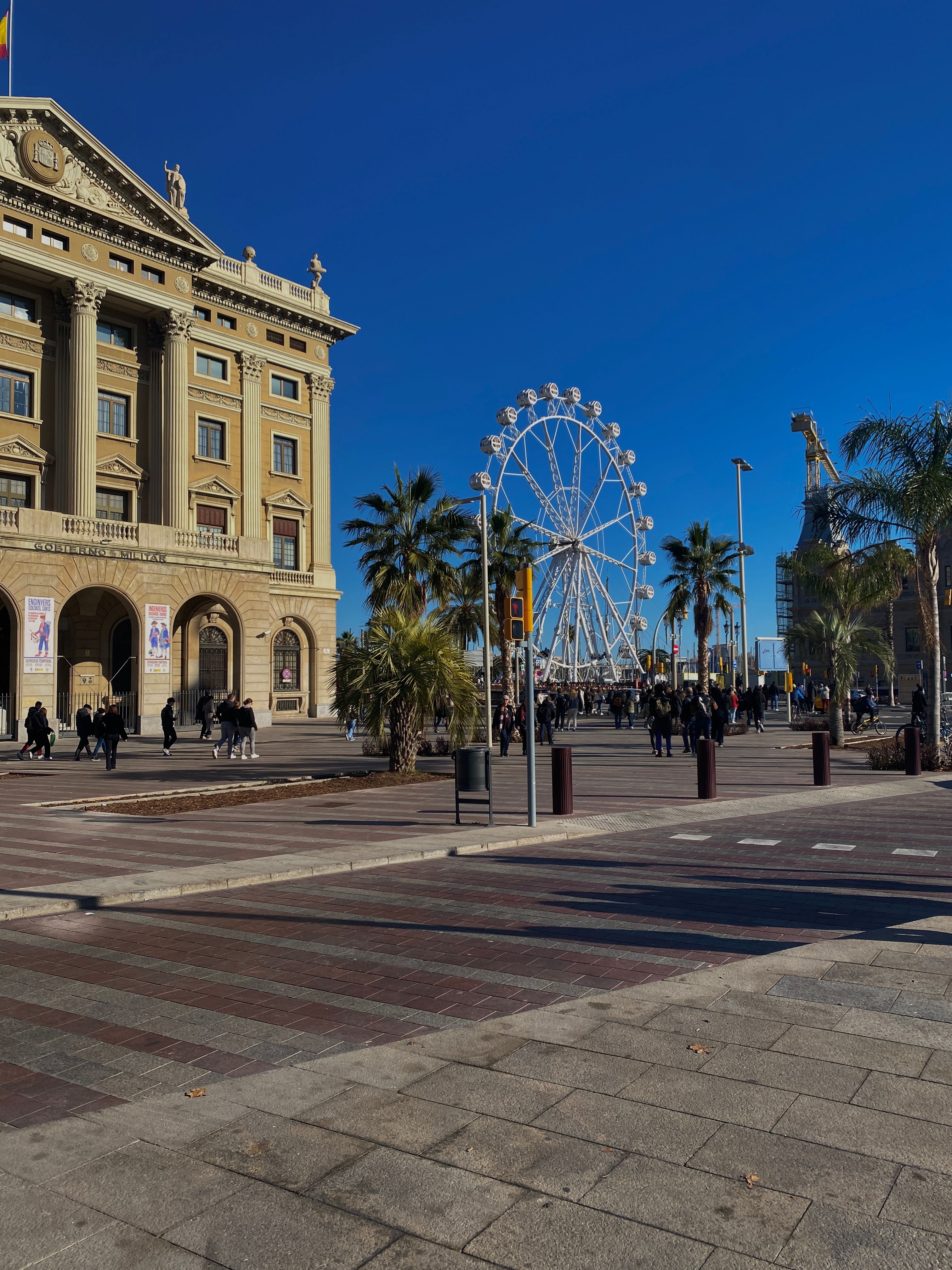 Barcelona Ferris Wheel and Historic Building · Free Stock Photo