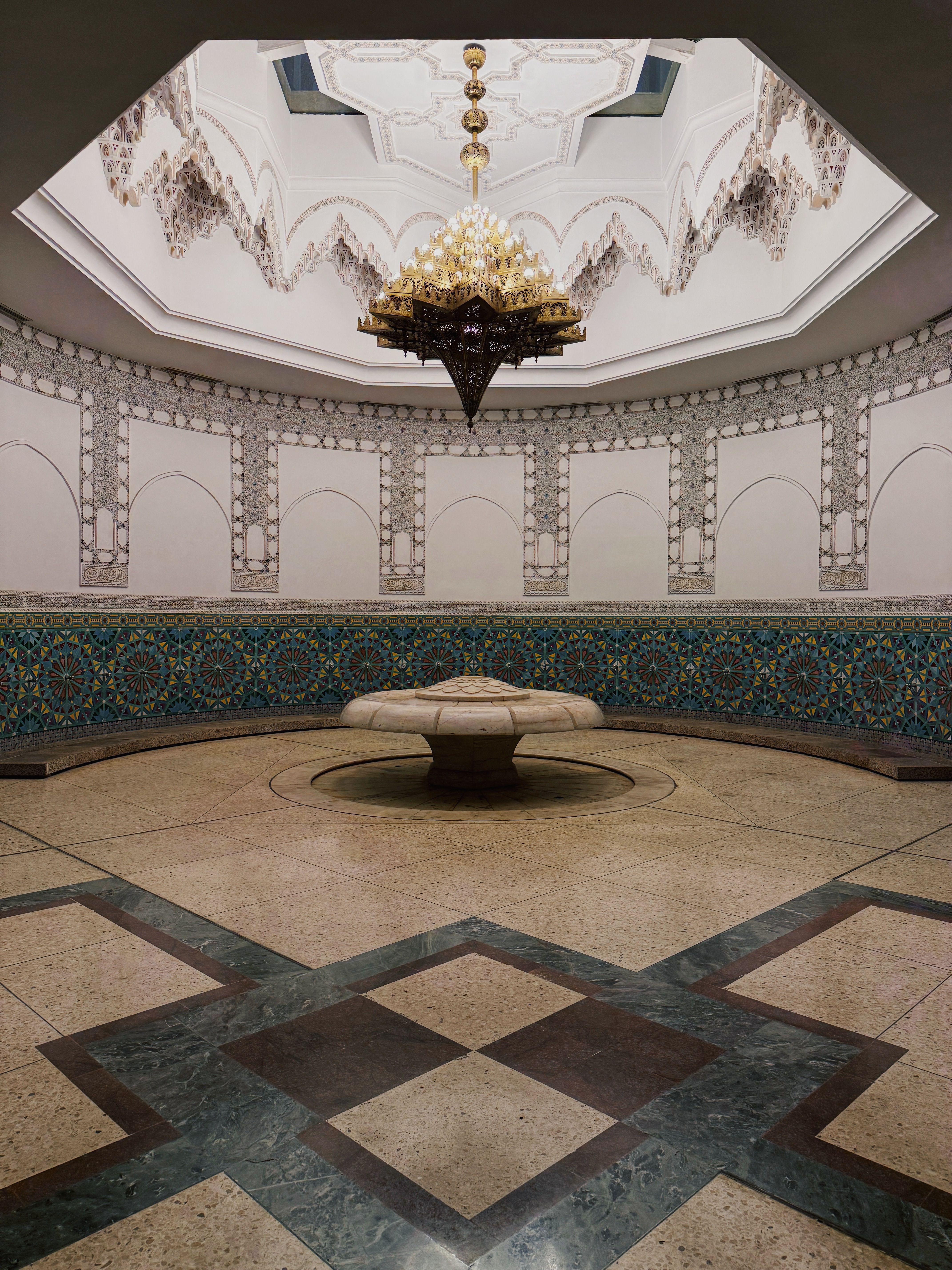Elegant Islamic Architecture Interior with Chandelier · Free Stock Photo