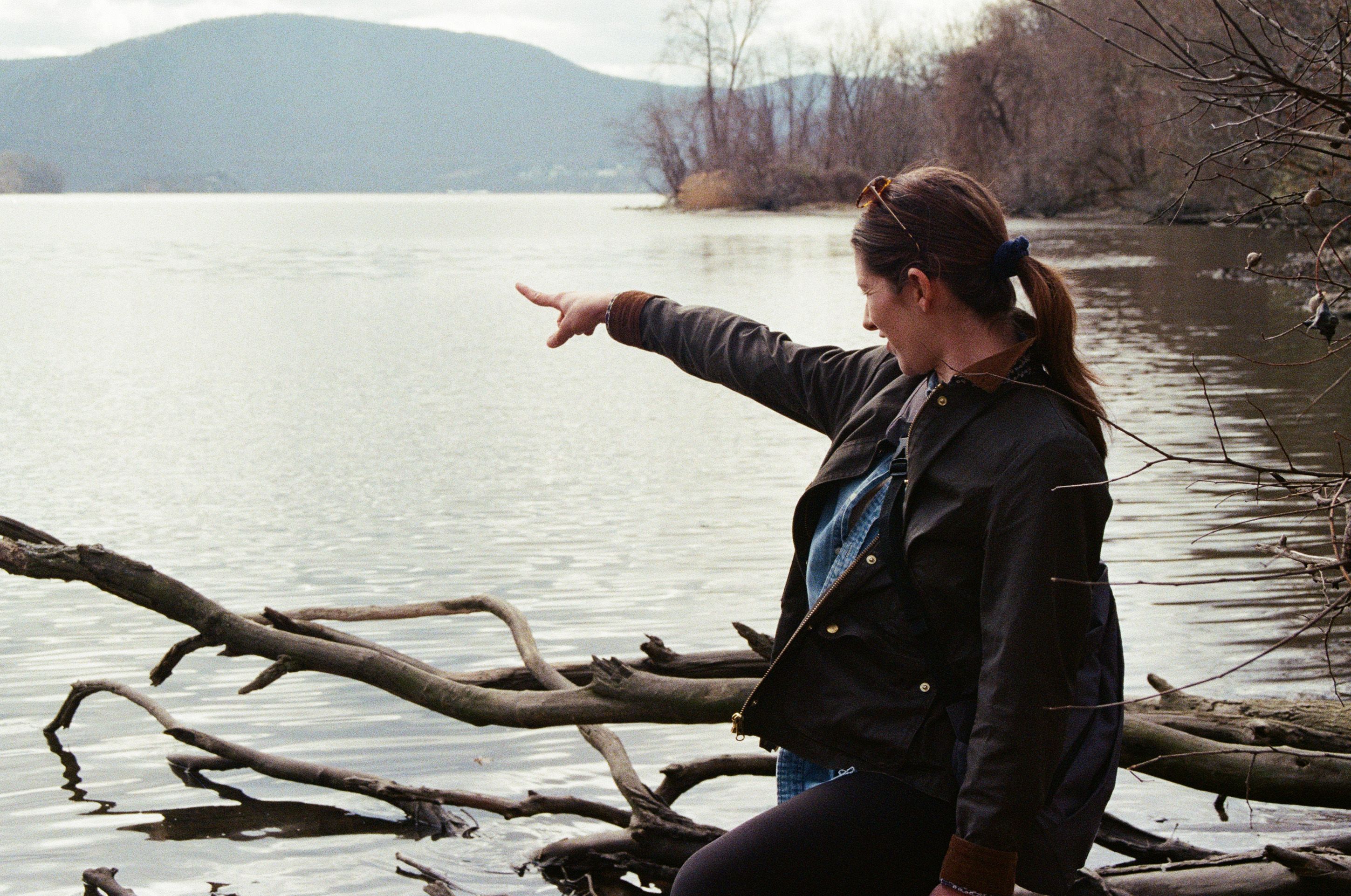 Woman Pointing Towards Something Photos, Download The BEST Free Woman ...