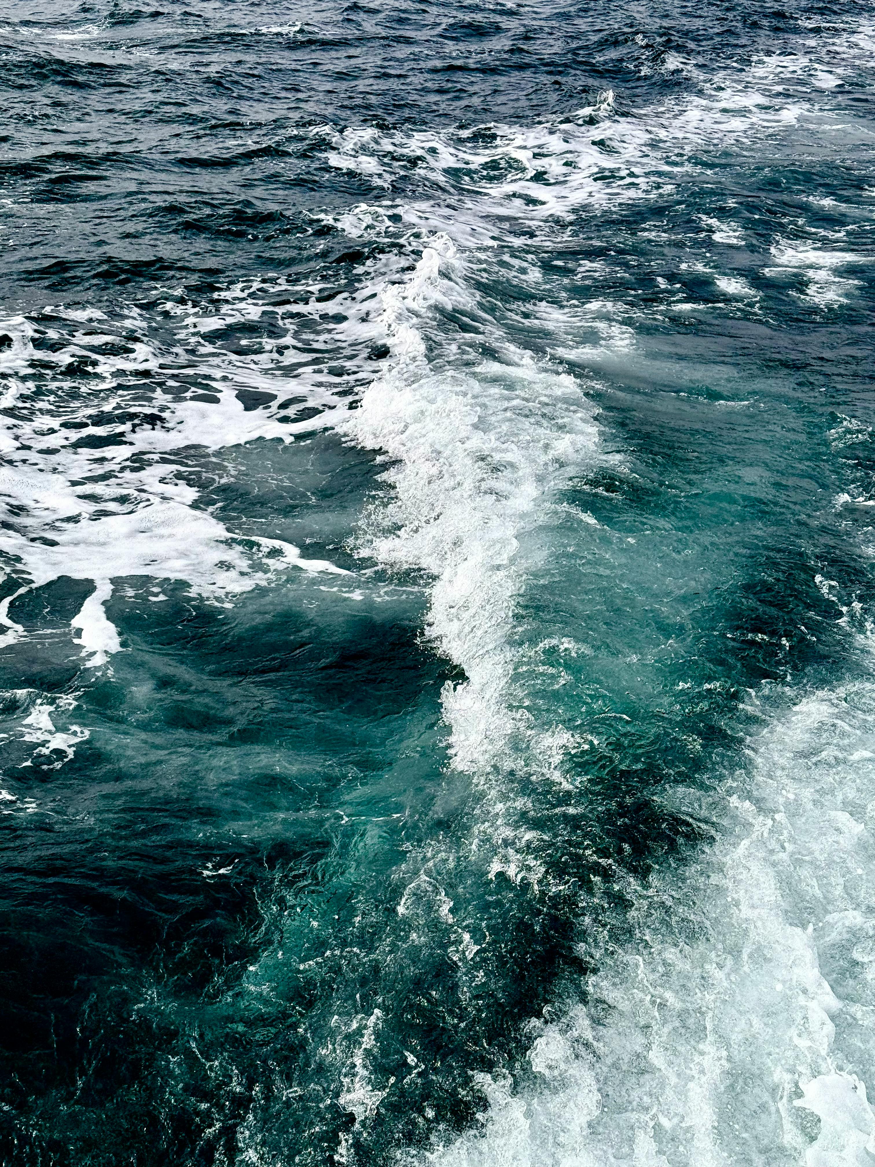 Dynamic Ocean Waves in Istanbul, Turkey · Free Stock Photo