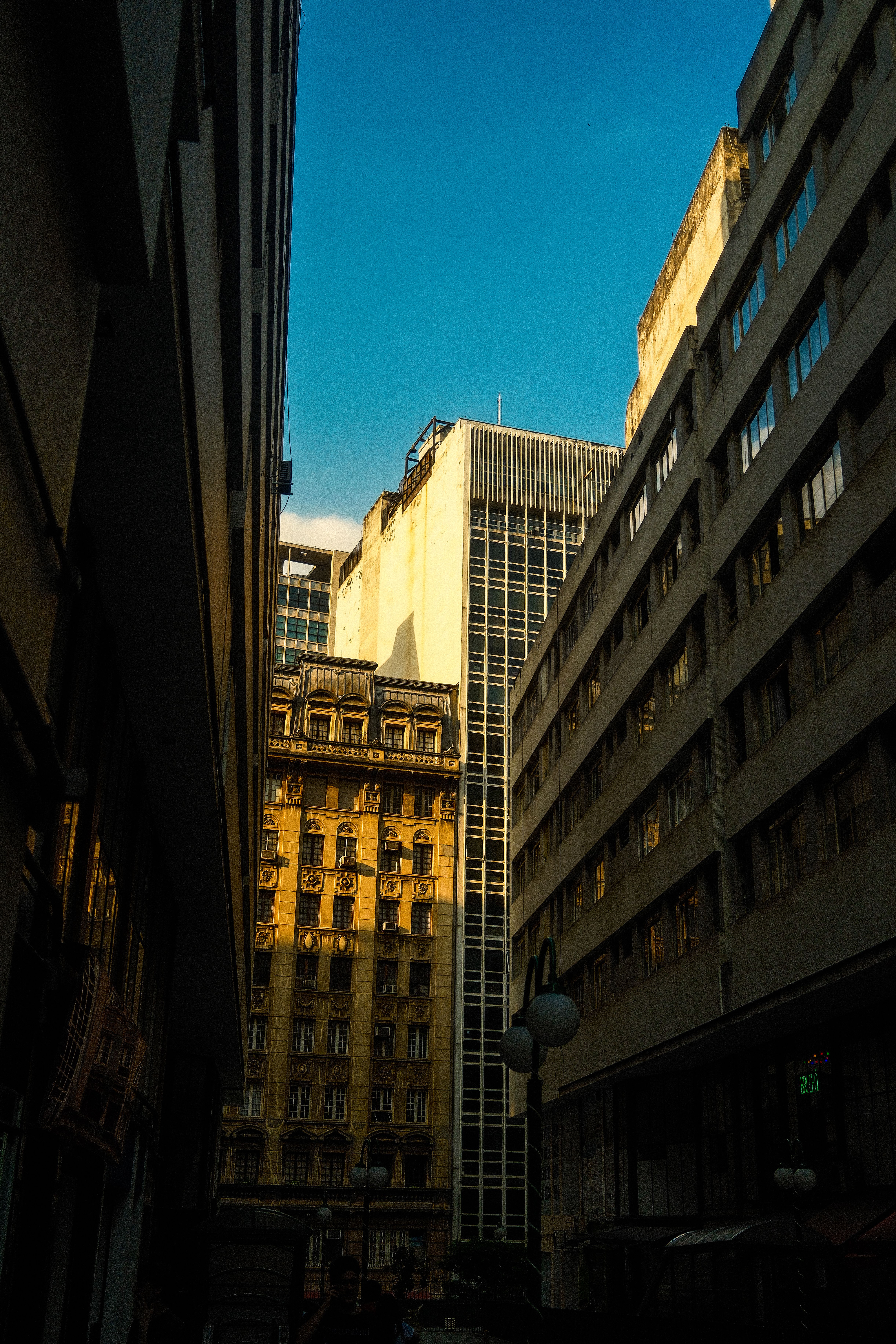 Urban Architectural Street View at Sunset · Free Stock Photo