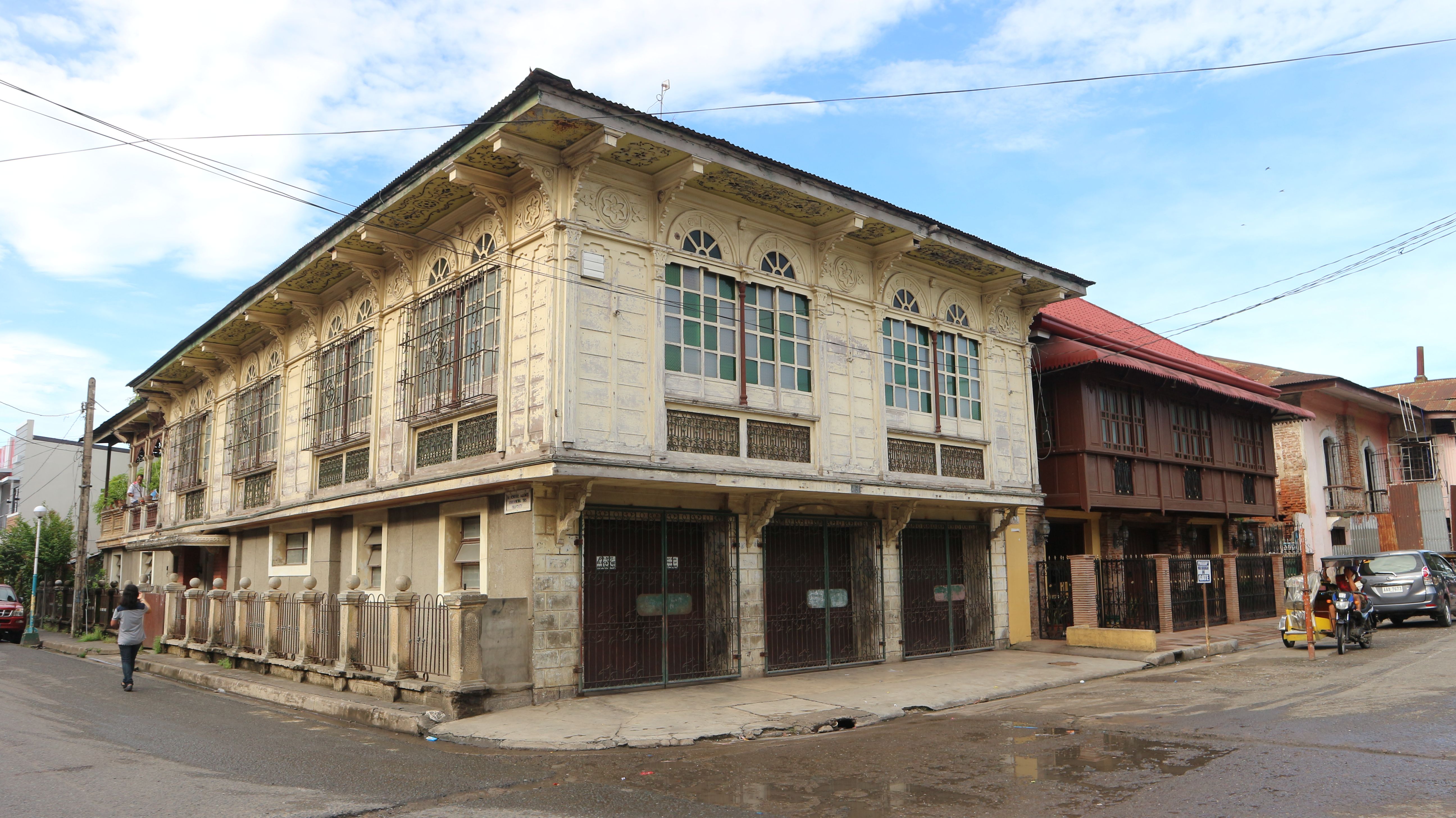 Edificio Colonial Histórico En Un Entorno Urbano Tropical · Foto de ...