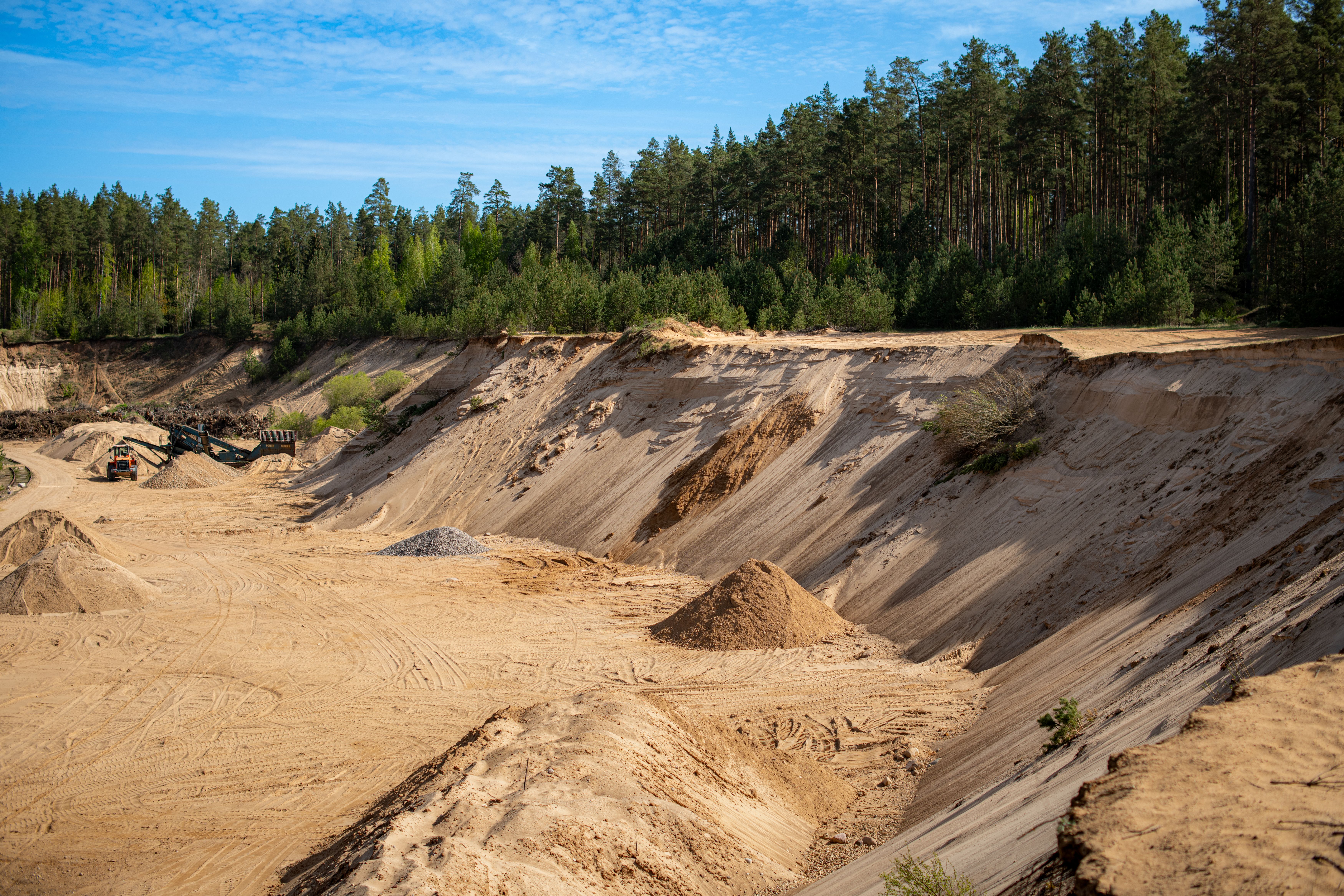 Scenic Lithuanian Quarry Surrounded by Pines · Free Stock Photo
