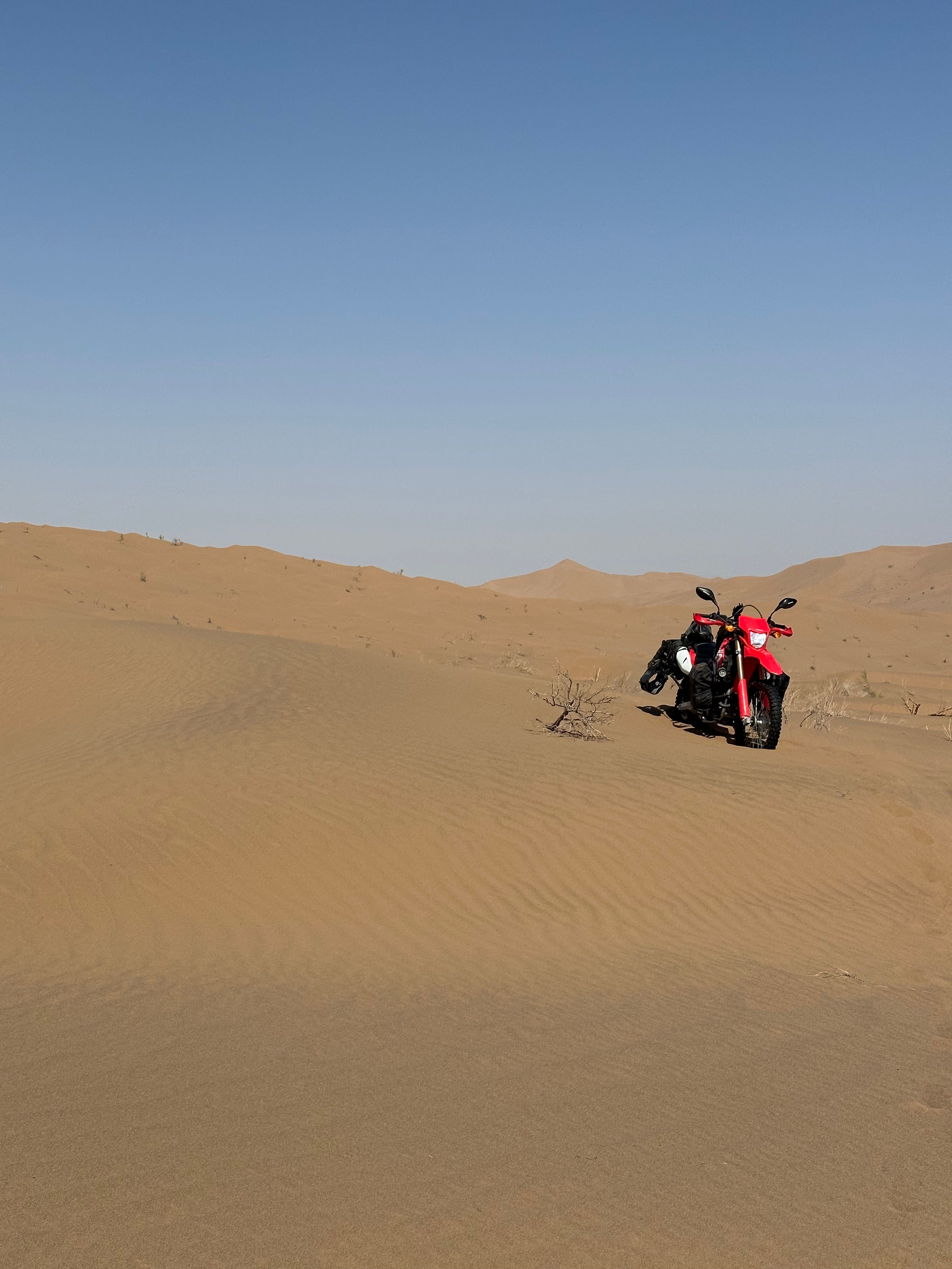 Red Motorcycle in Expansive Desert Landscape · Free Stock Photo