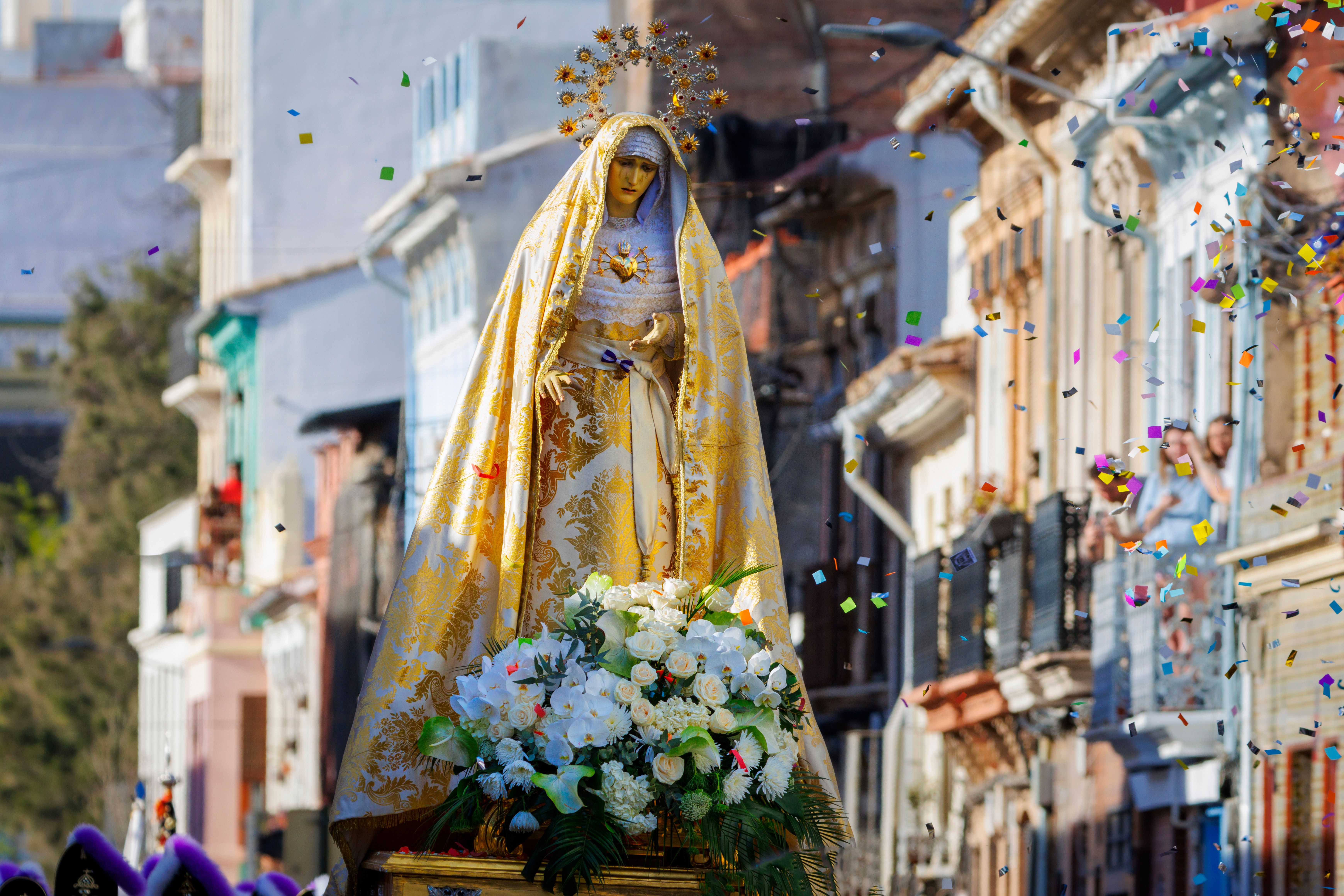 Statue of Virgin Mary in Colorful Street Parade · Free Stock Photo