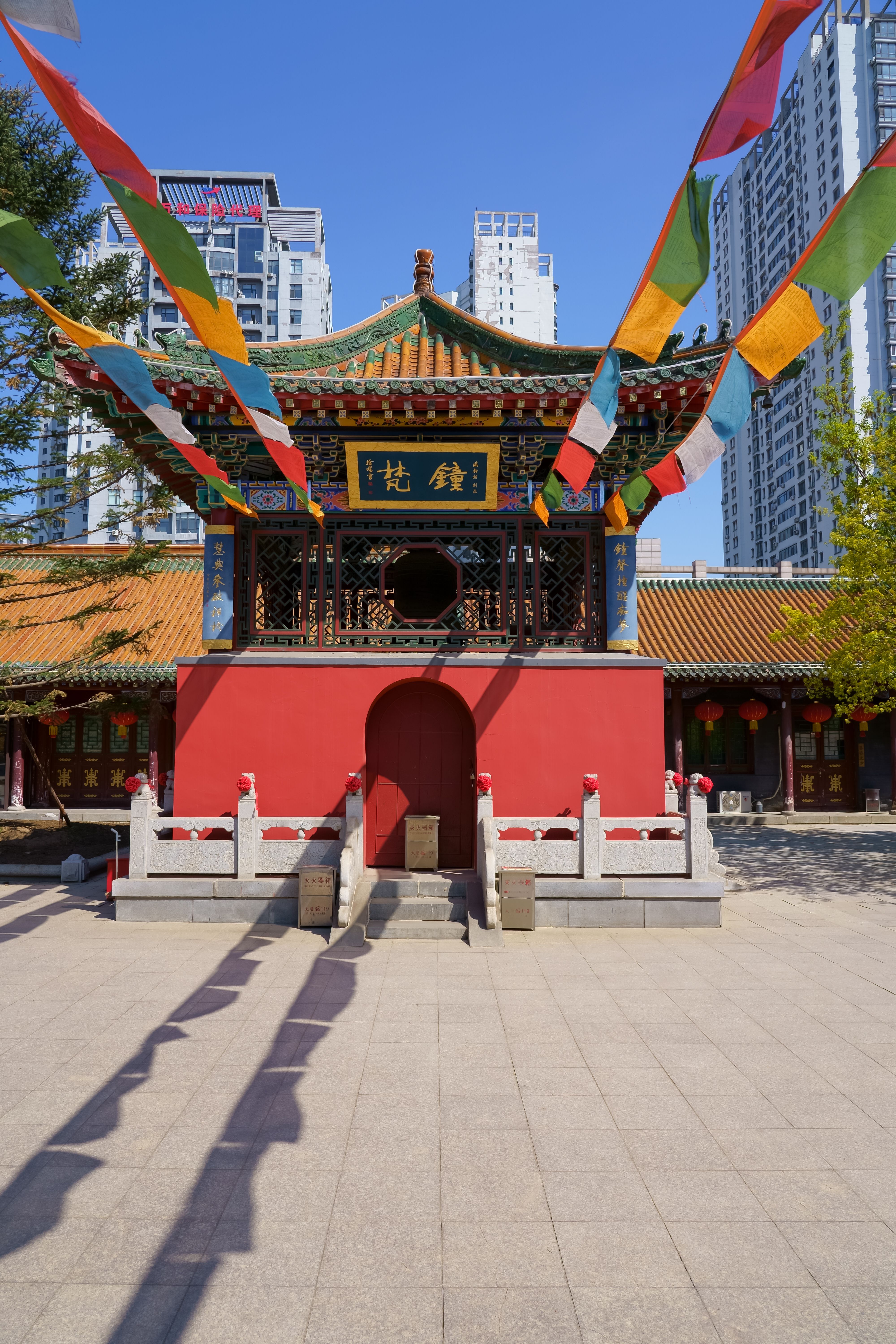 Colorful Shisheng Temple Courtyard in Shenyang · Free Stock Photo