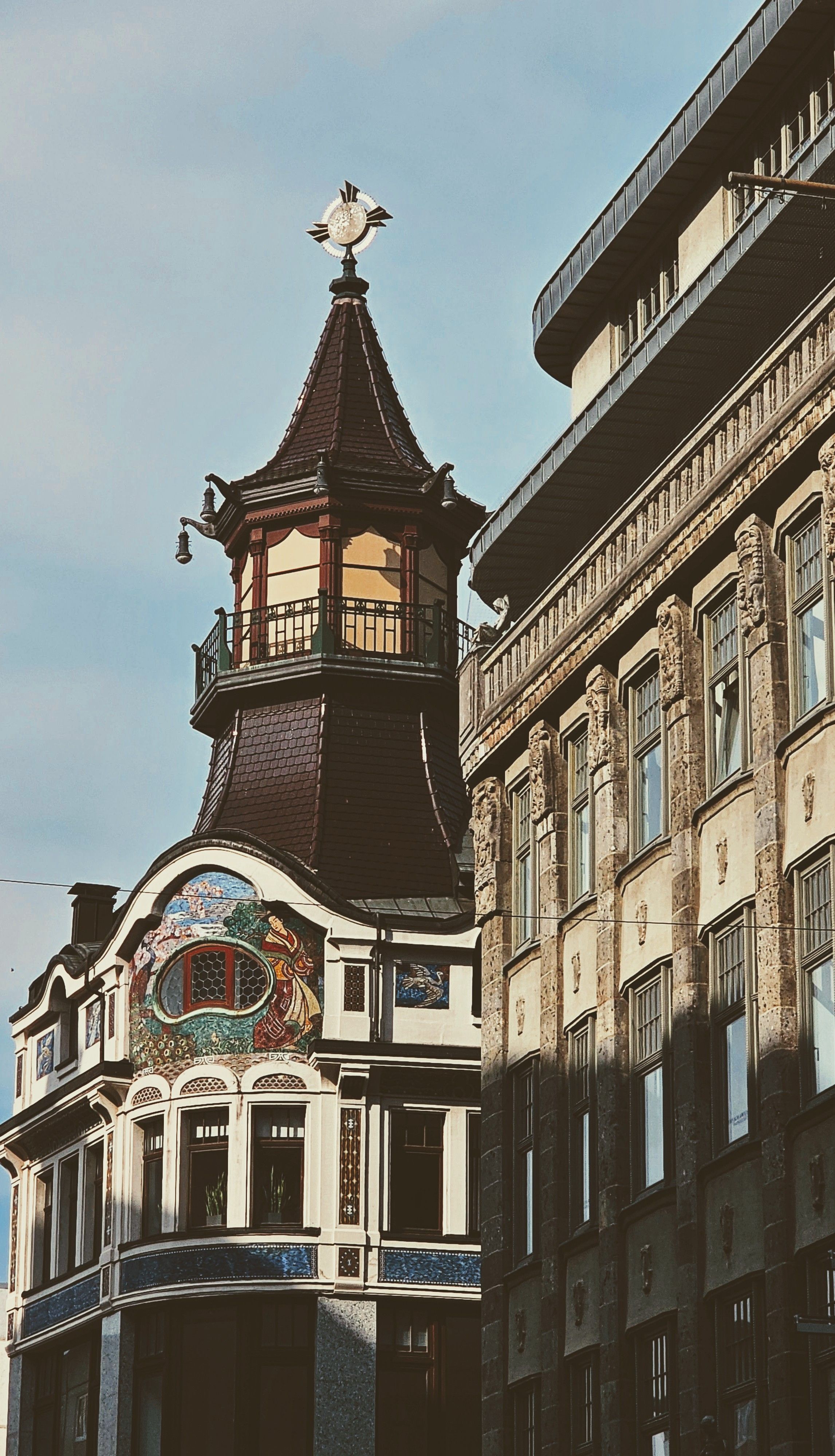 Charming European Building with Intricate Architecture · Free Stock Photo