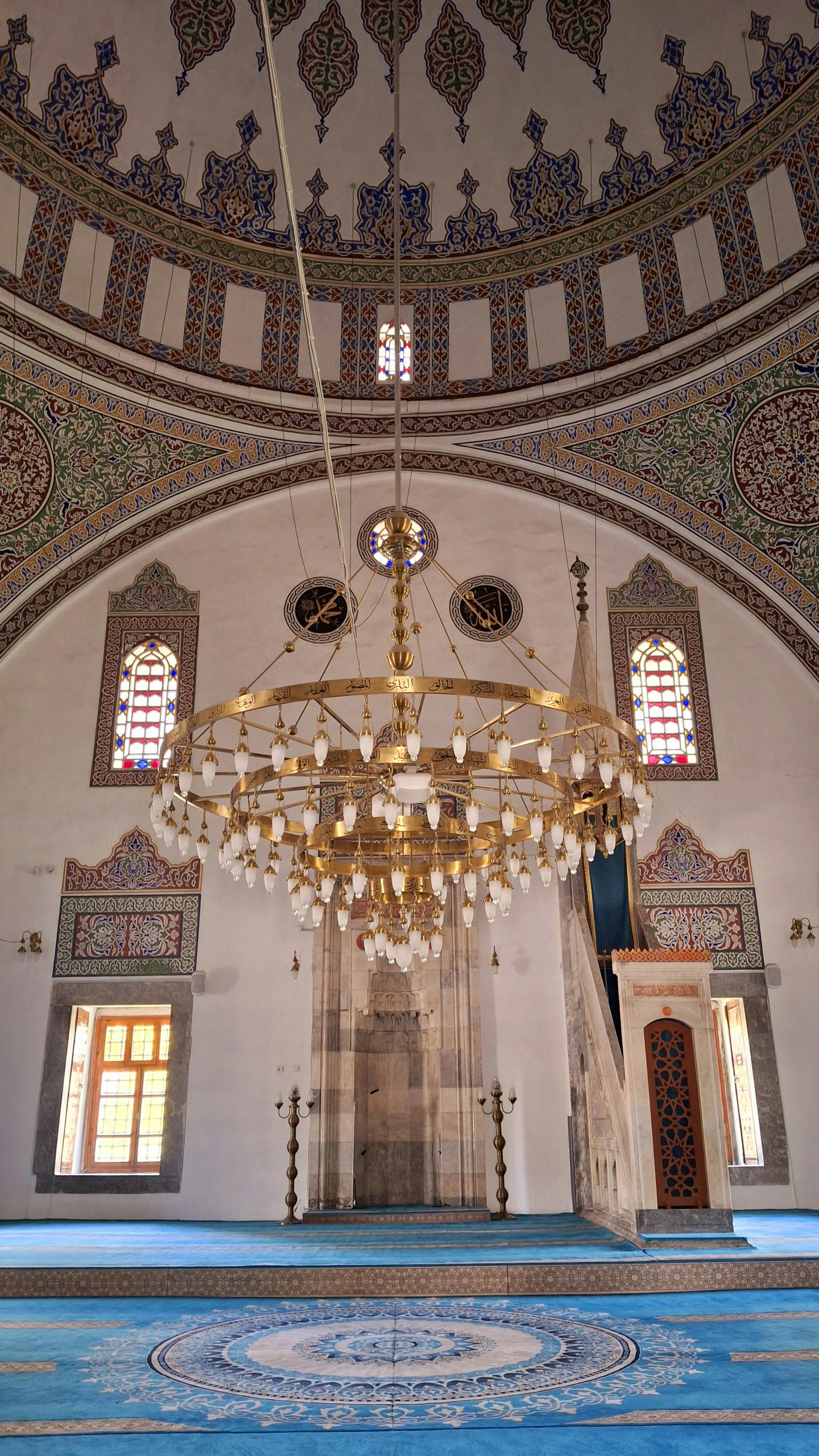 Elegant Interior of a Traditional Mosque · Free Stock Photo