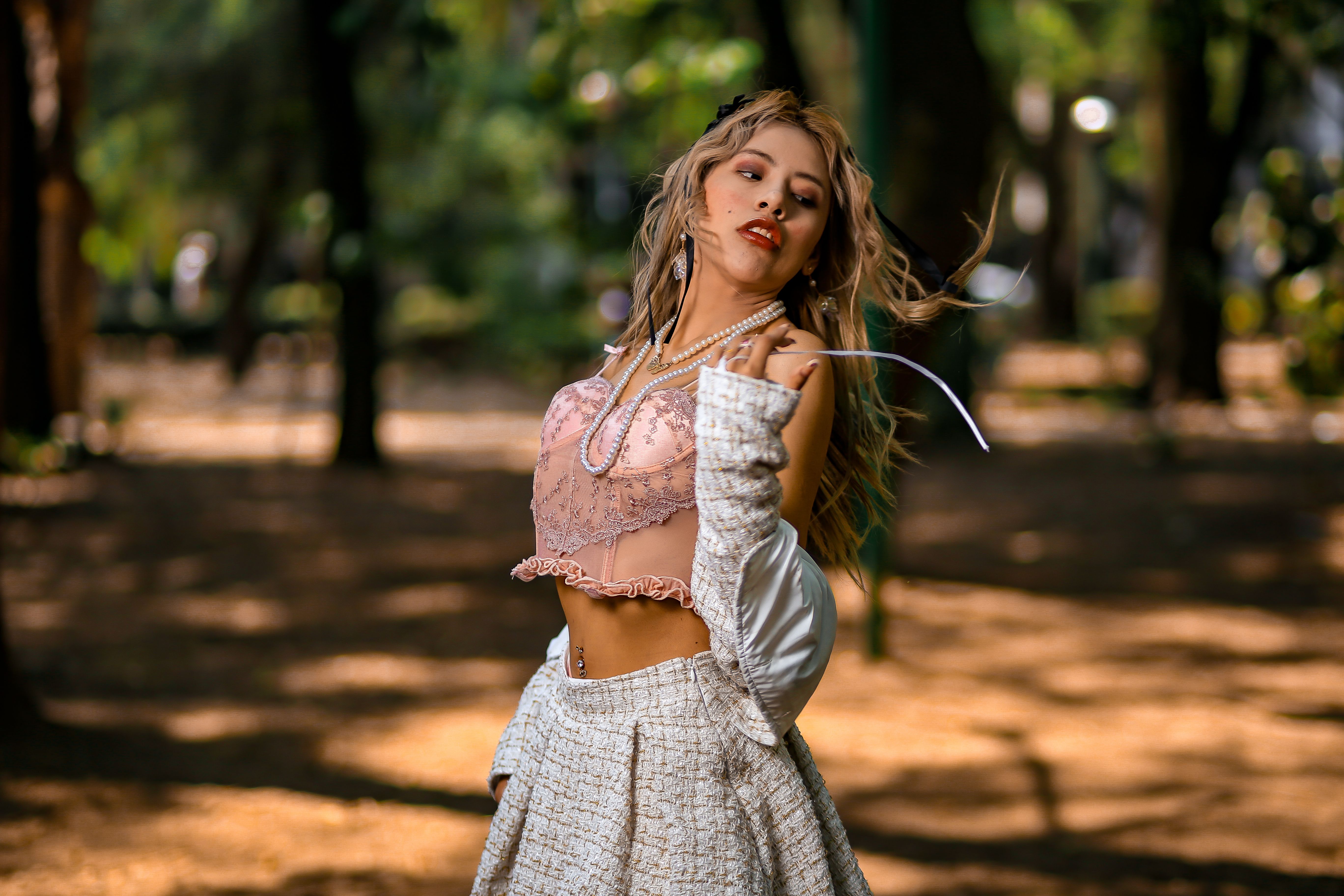 Model Elegant într Un Parc Urban · Imagine de stoc gratuită