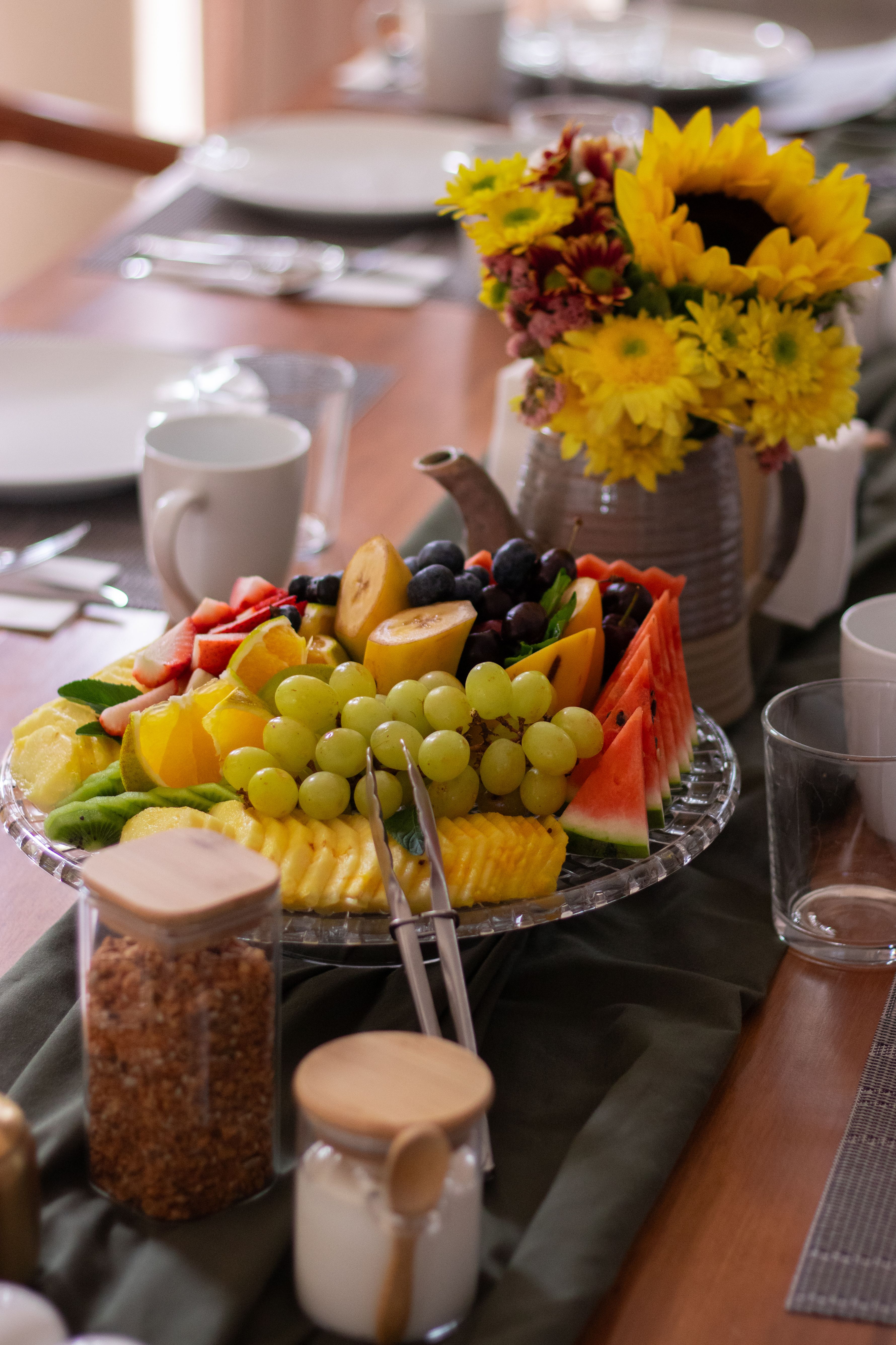 Vibrant Fruit Platter with Sunflower Centerpiece · Free Stock Photo