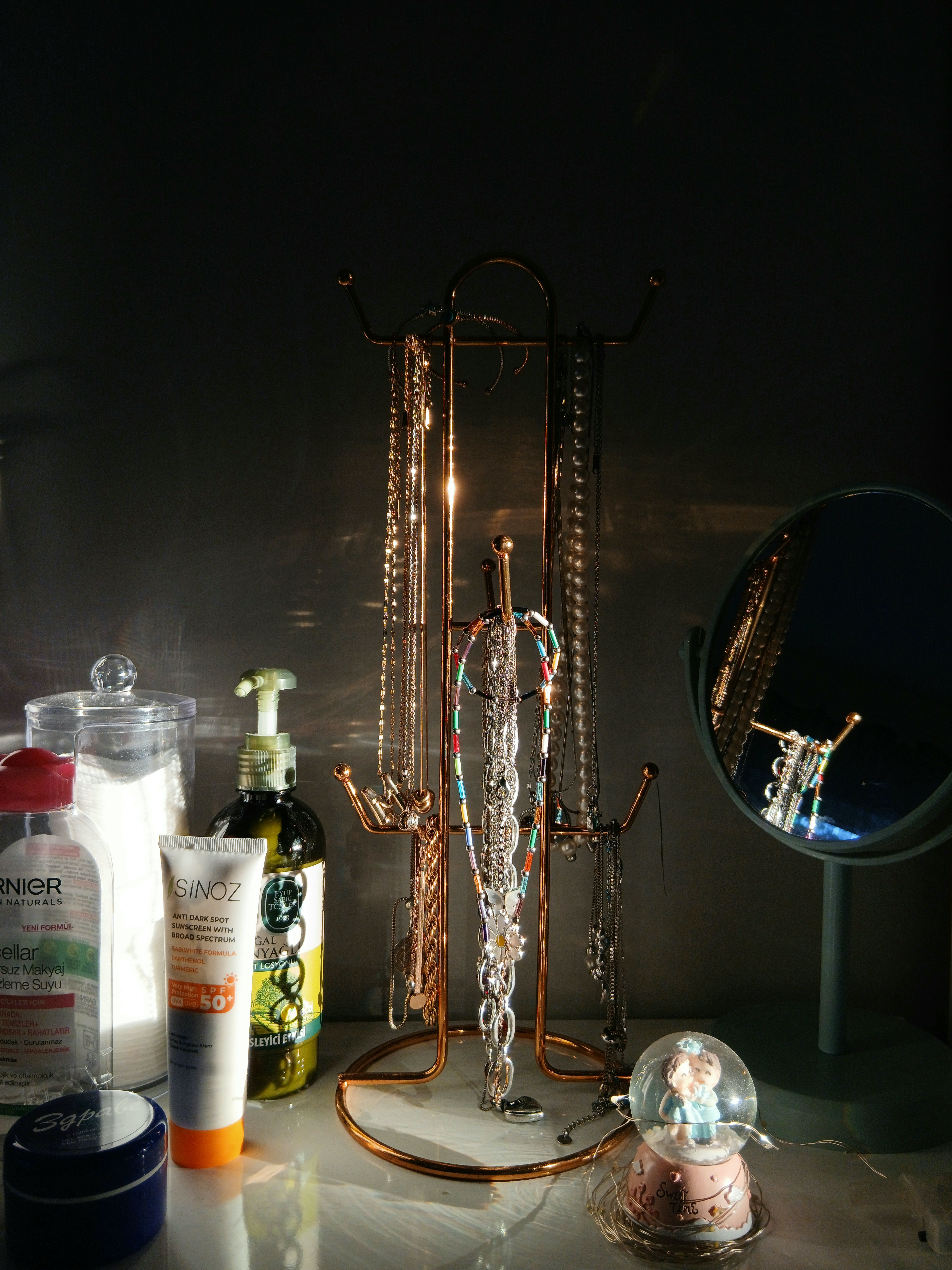 Elegant Jewelry Display in Home Setting · Free Stock Photo