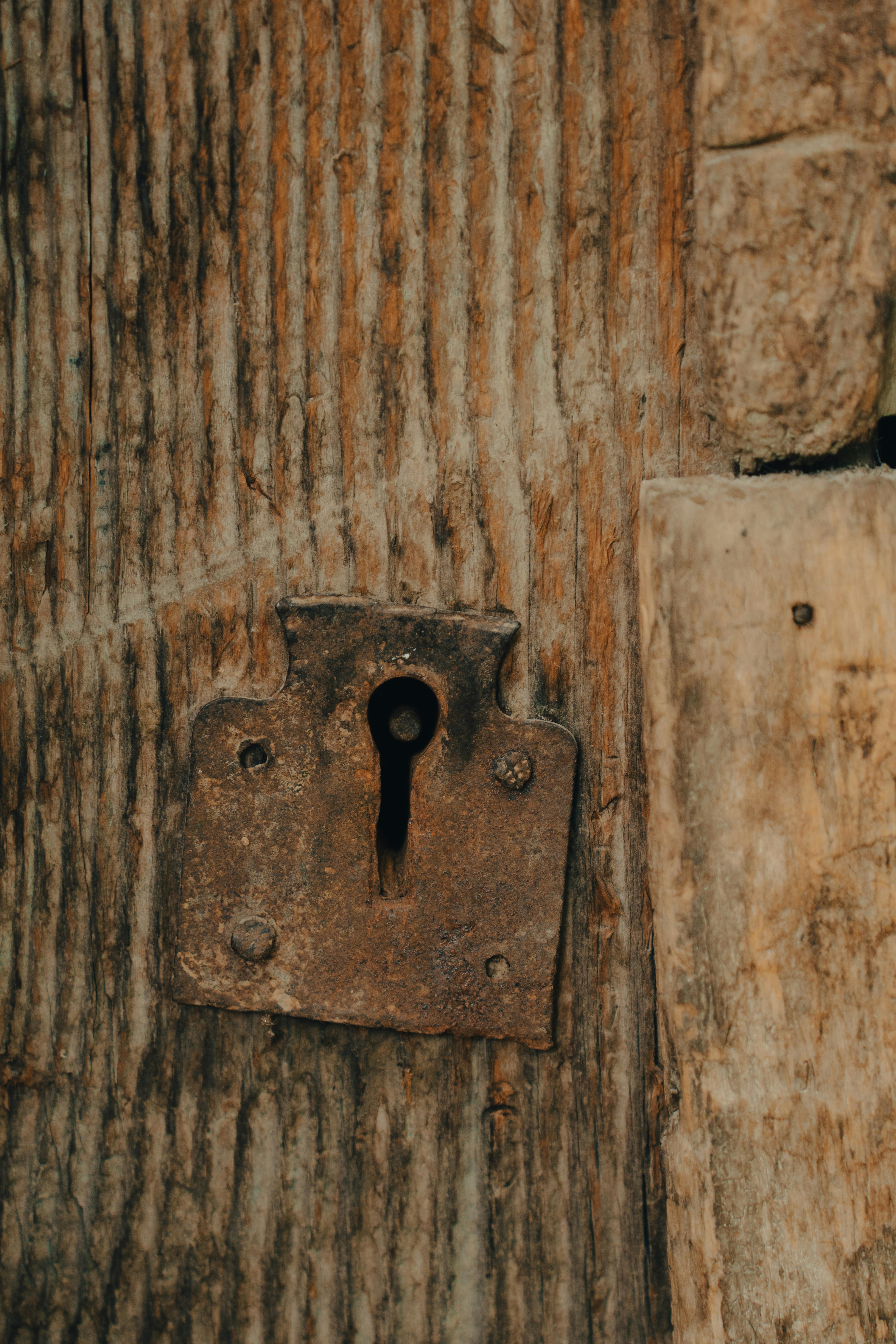 Vintage Rustic Lock on Weathered Wooden Door · Free Stock Photo