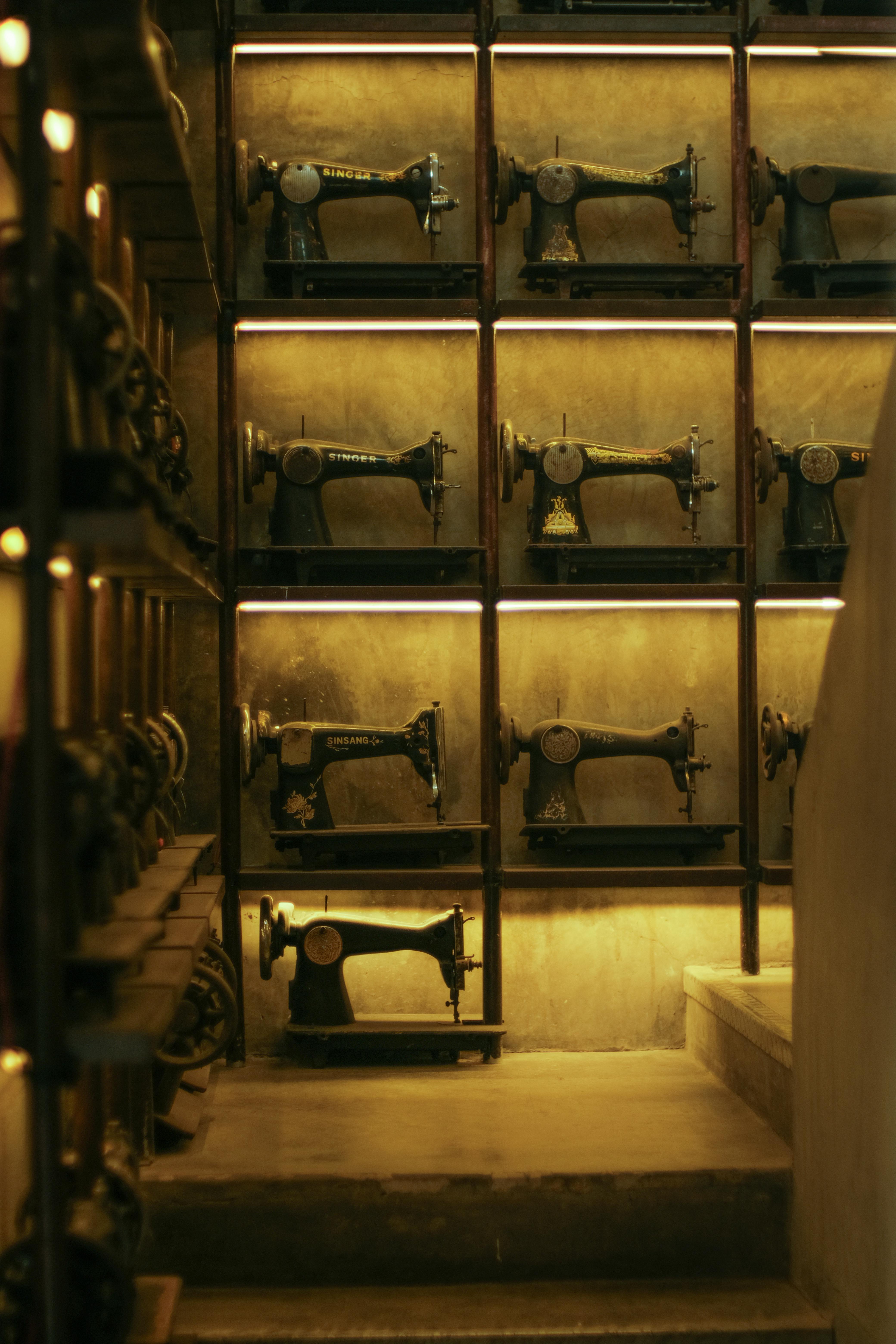 Free Photos Of A Singer Sewing Machine Photos, Download The BEST Free ...