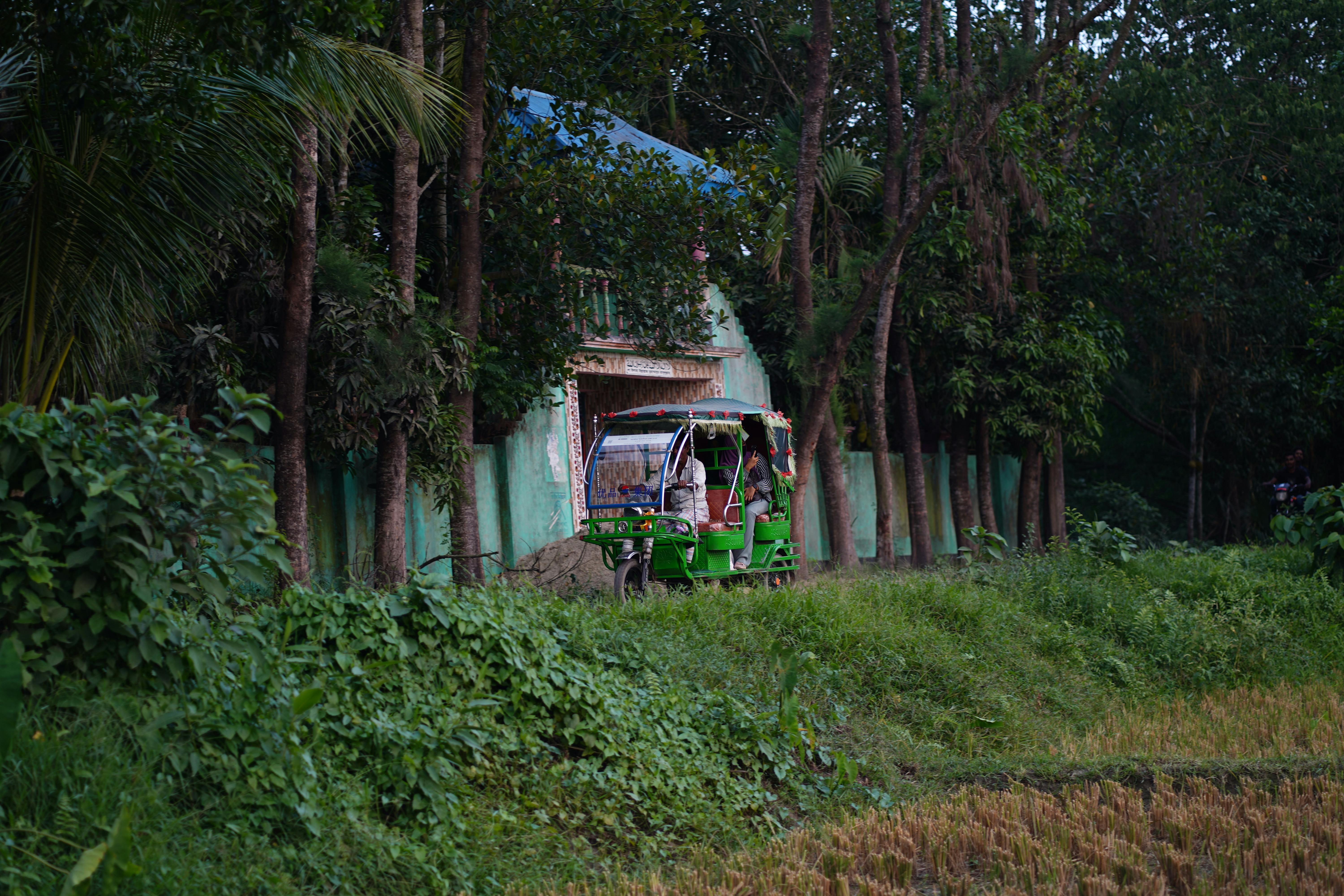 Green Rickshaw on a Countryside Road · Free Stock Photo