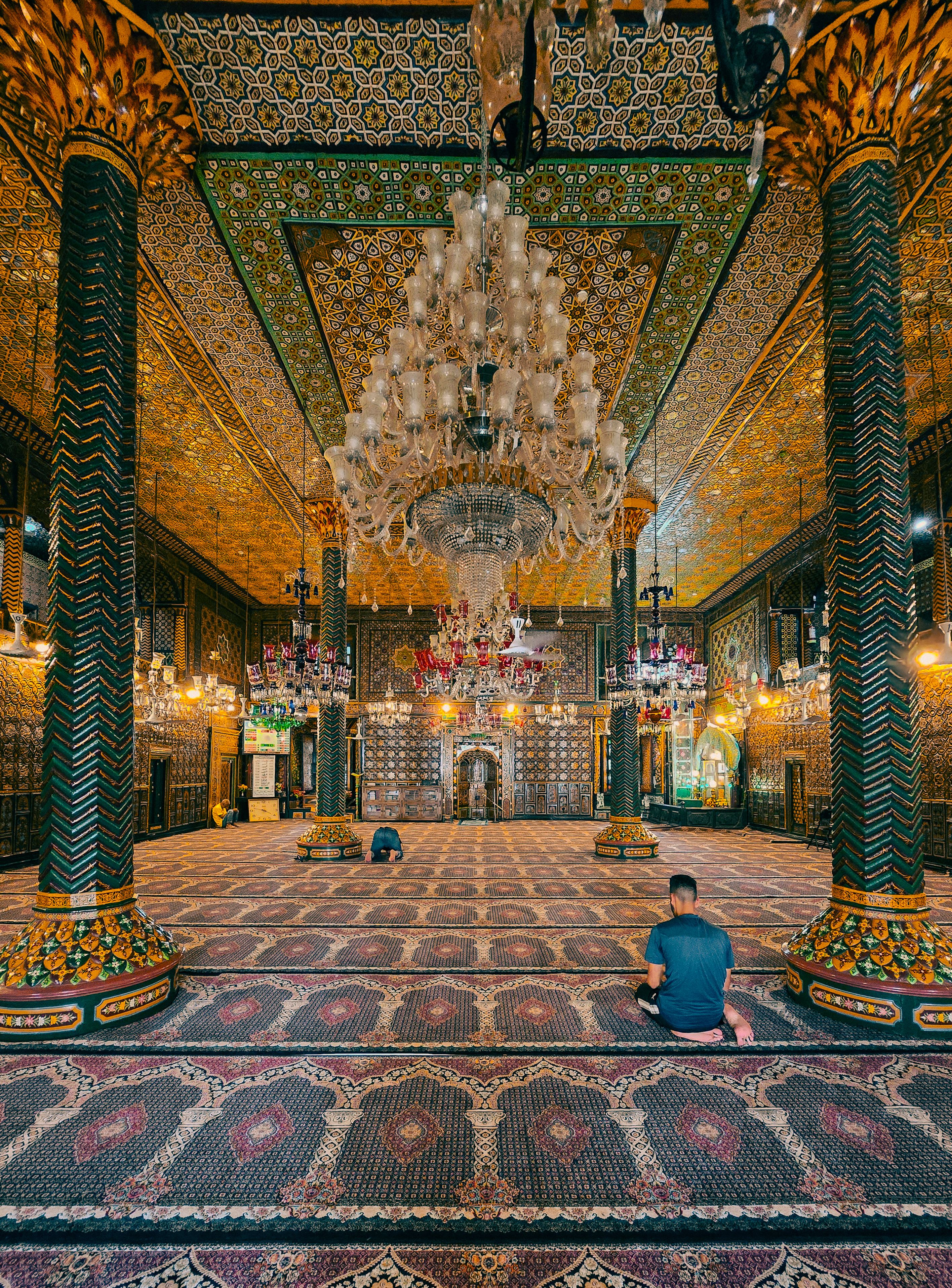 Stunning Interior of Ornate Mosque with Chandelier · Free Stock Photo