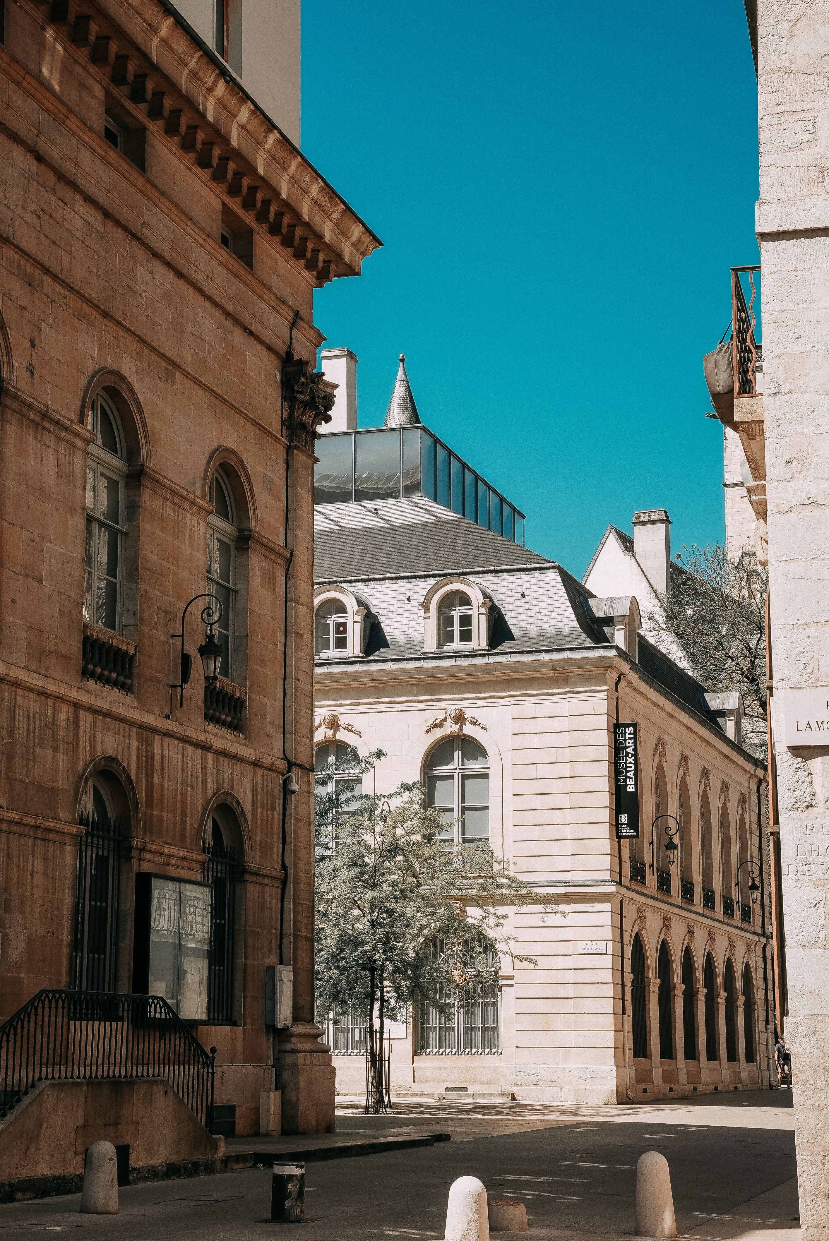Charming European Street with Historical Buildings · Free Stock Photo