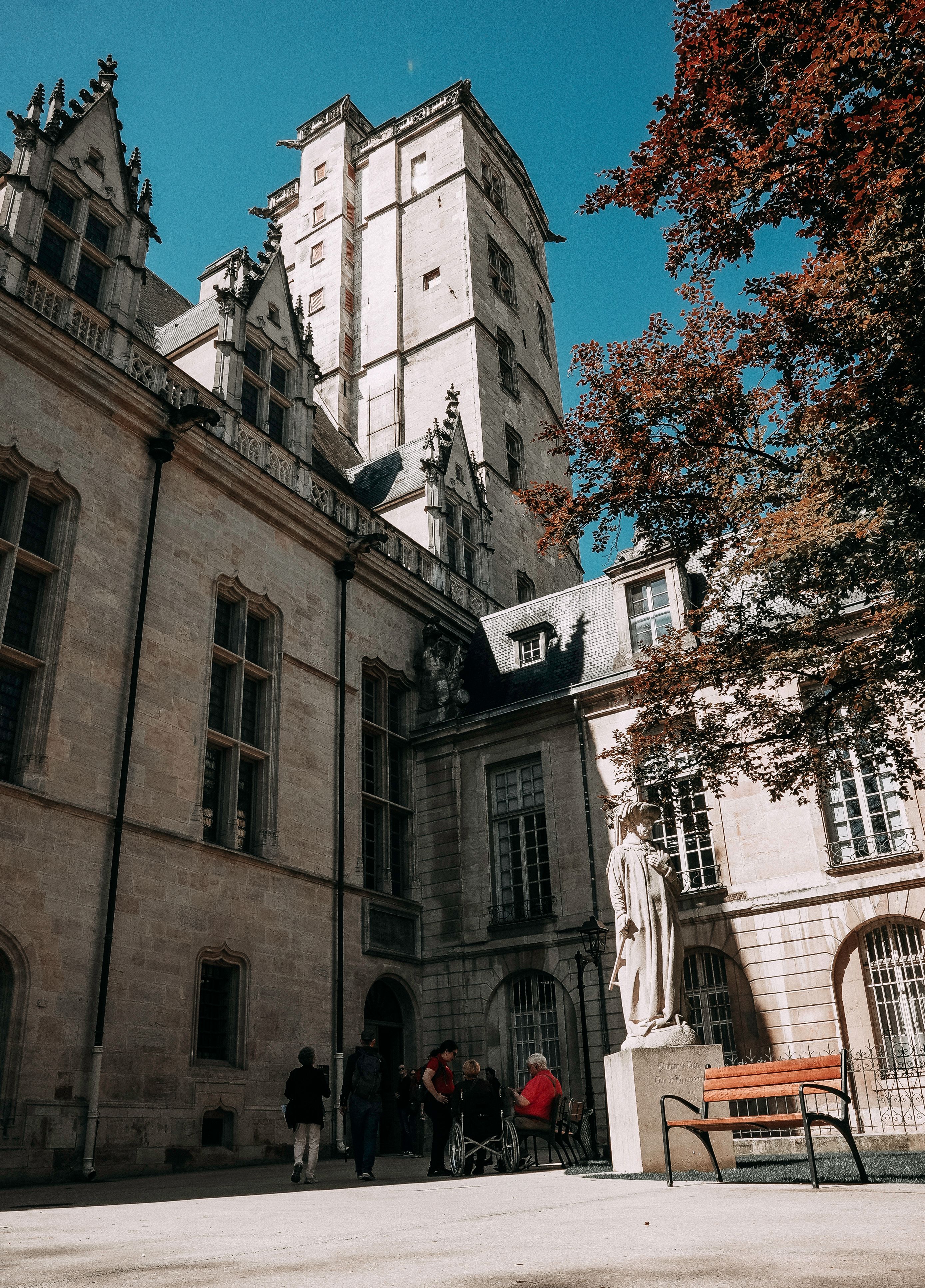Historic Architectural Courtyard with Statue · Free Stock Photo