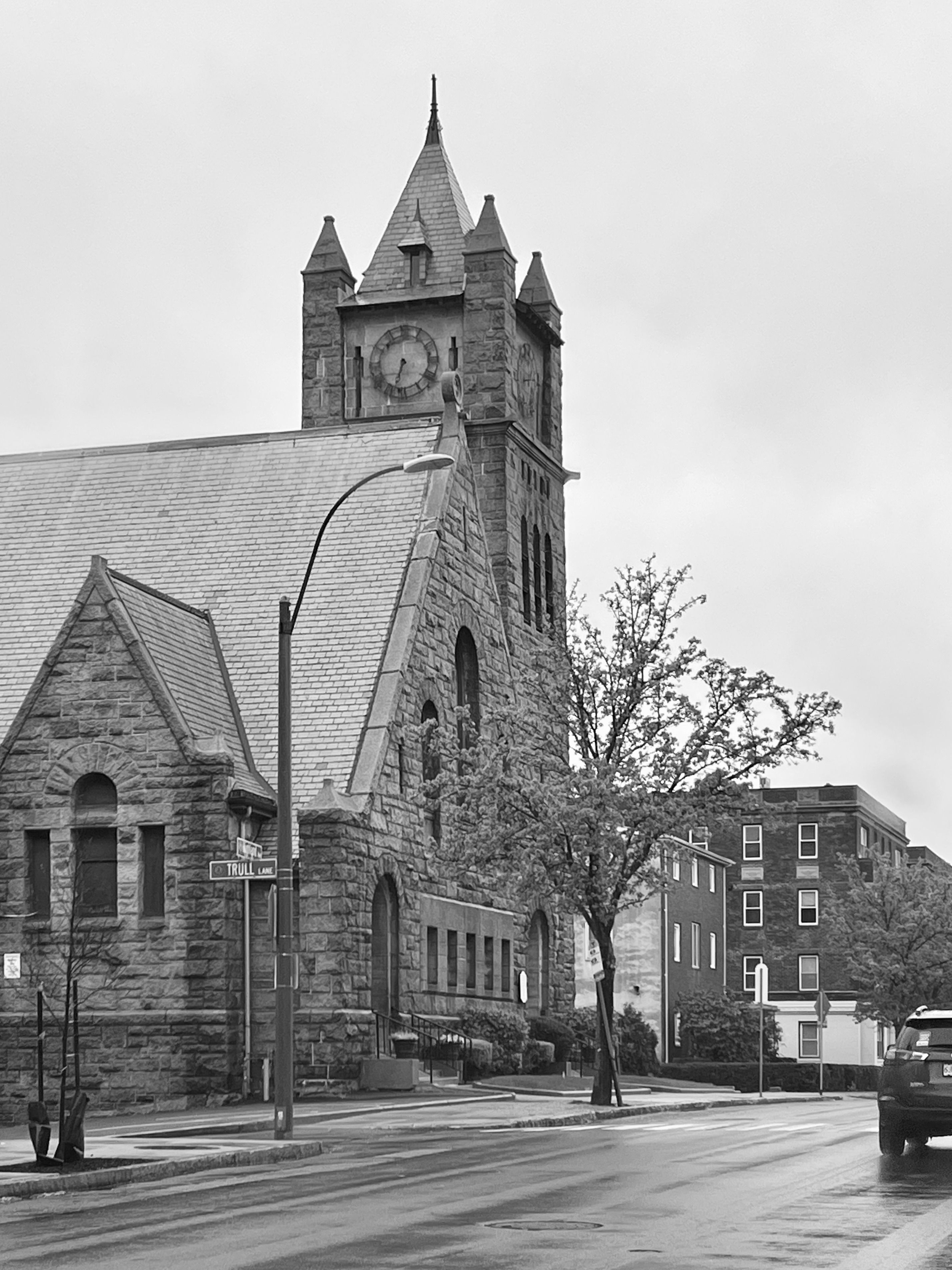 Historic Stone Church in Urban Street View · Free Stock Photo