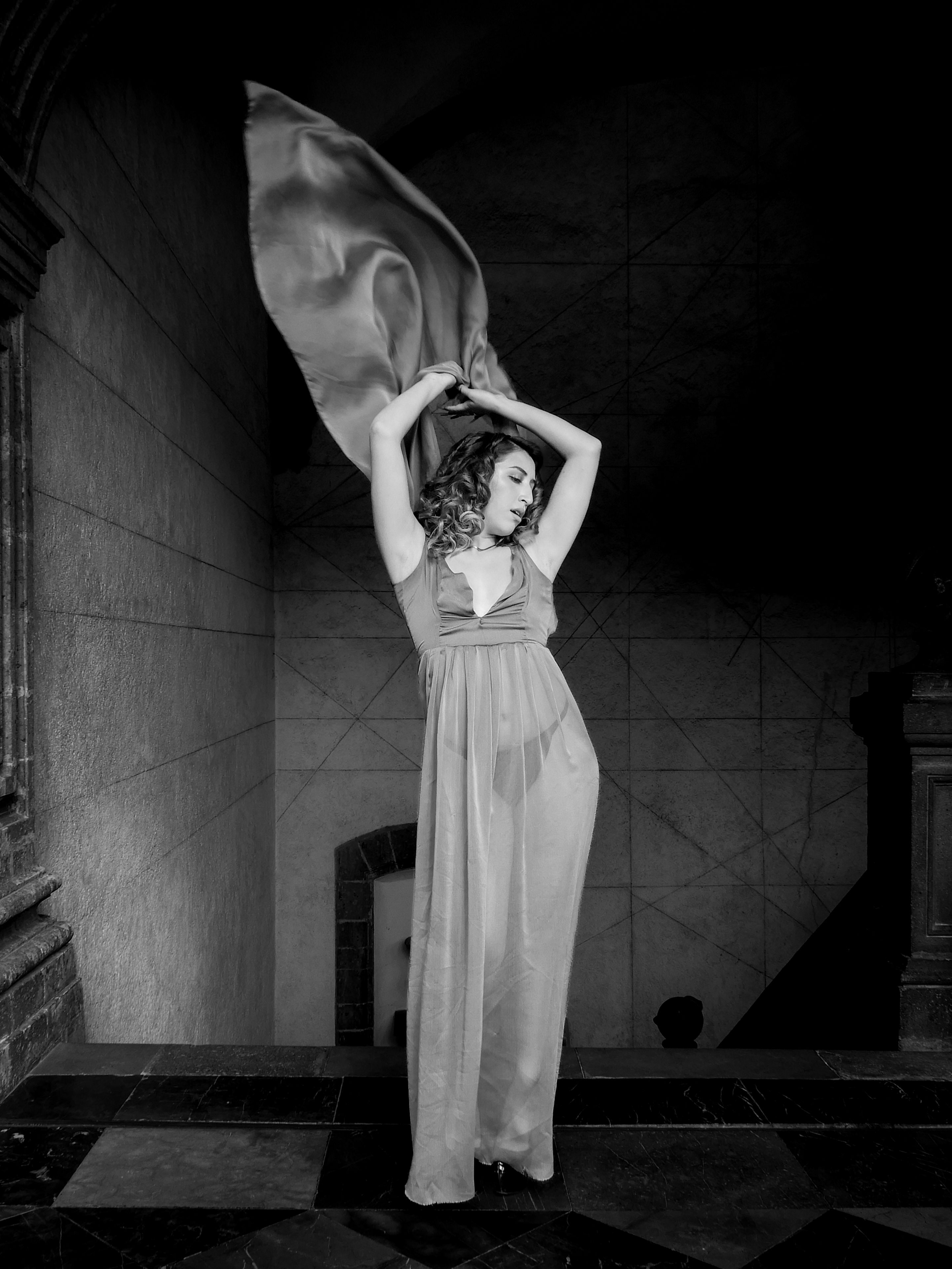 Grayscale Photo of a Statue · Free Stock Photo