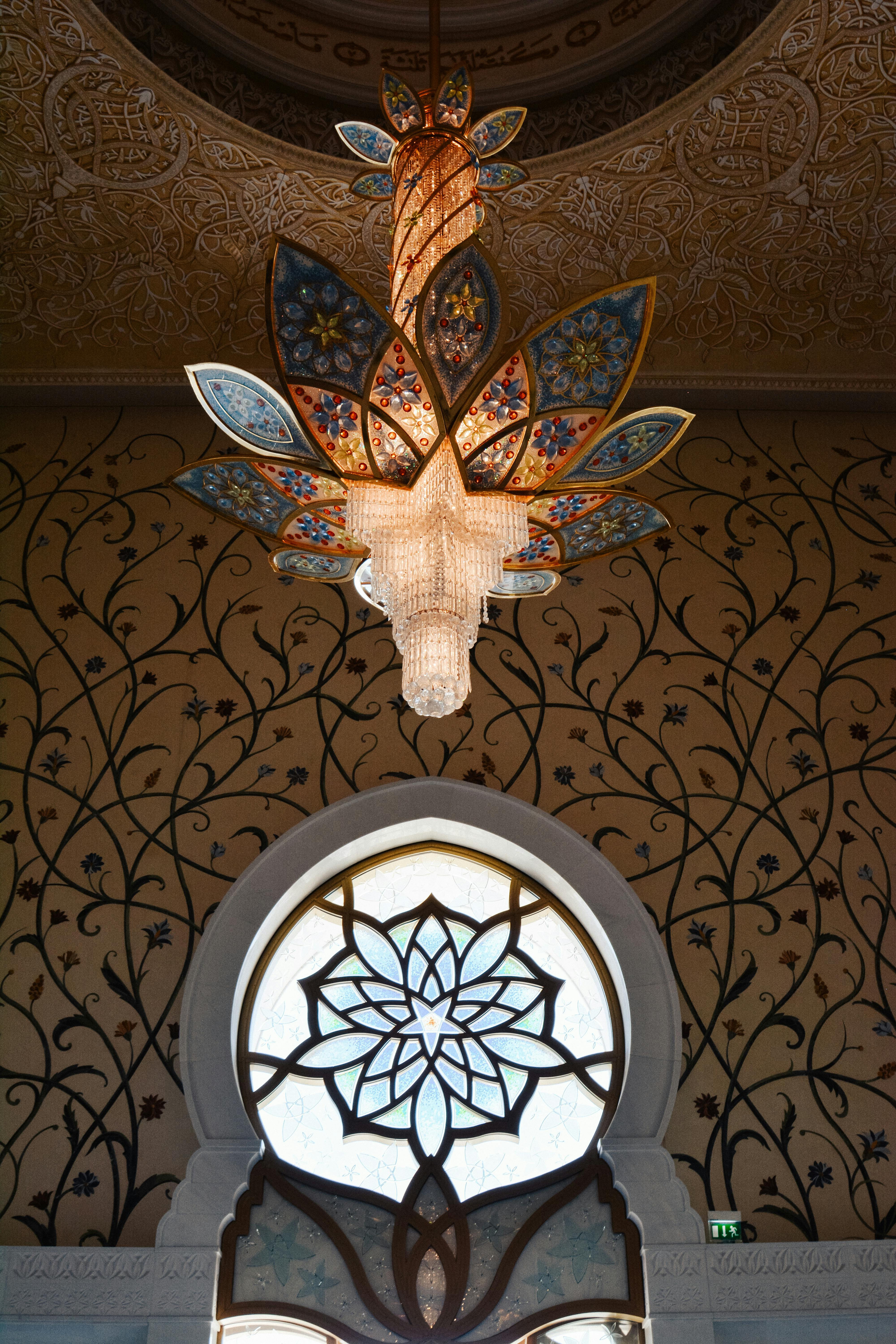 Ornate Chandelier in Sheikh Zayed Mosque · Free Stock Photo