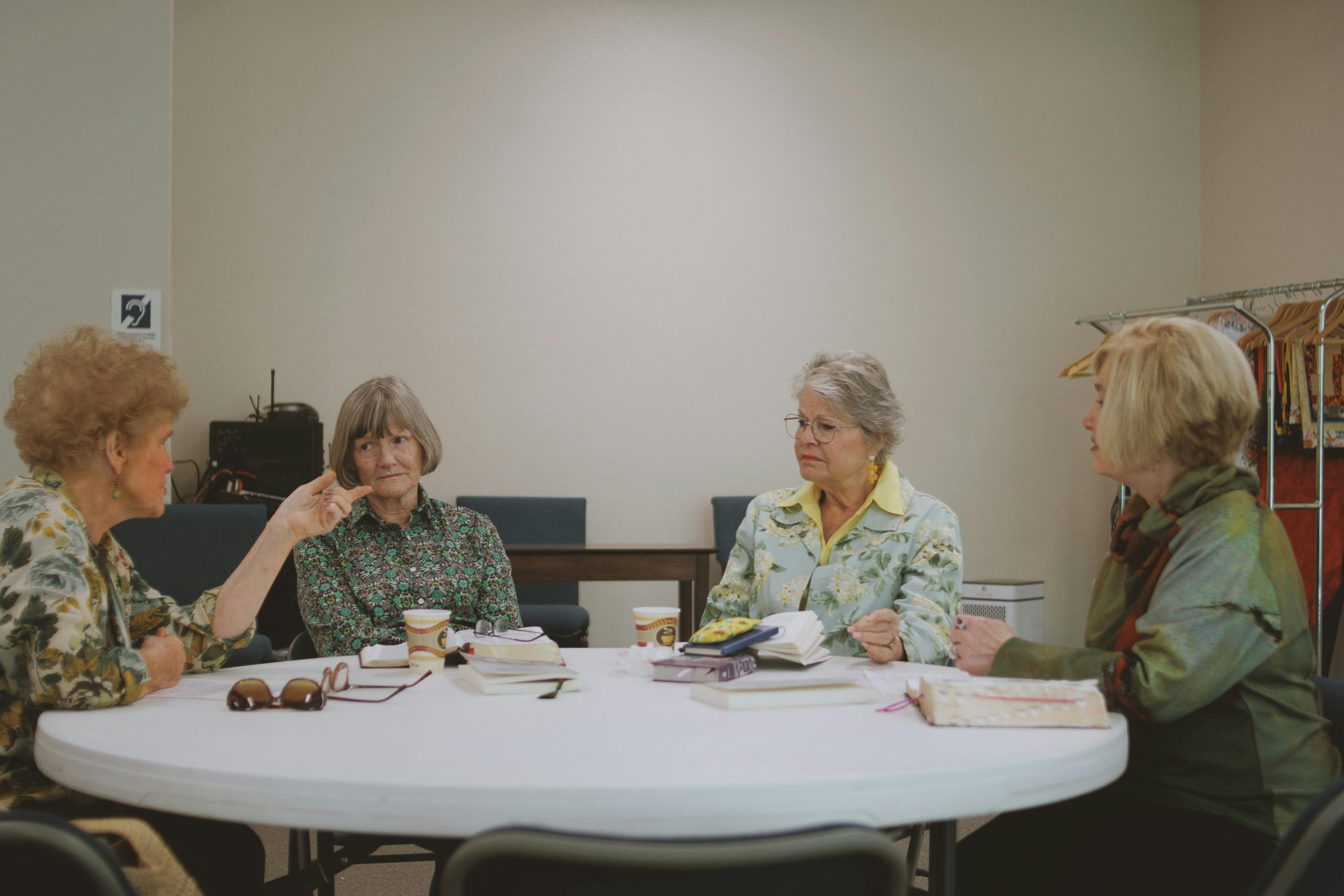 Small Group Photos, Download The BEST Free Small Group Stock Photos ...