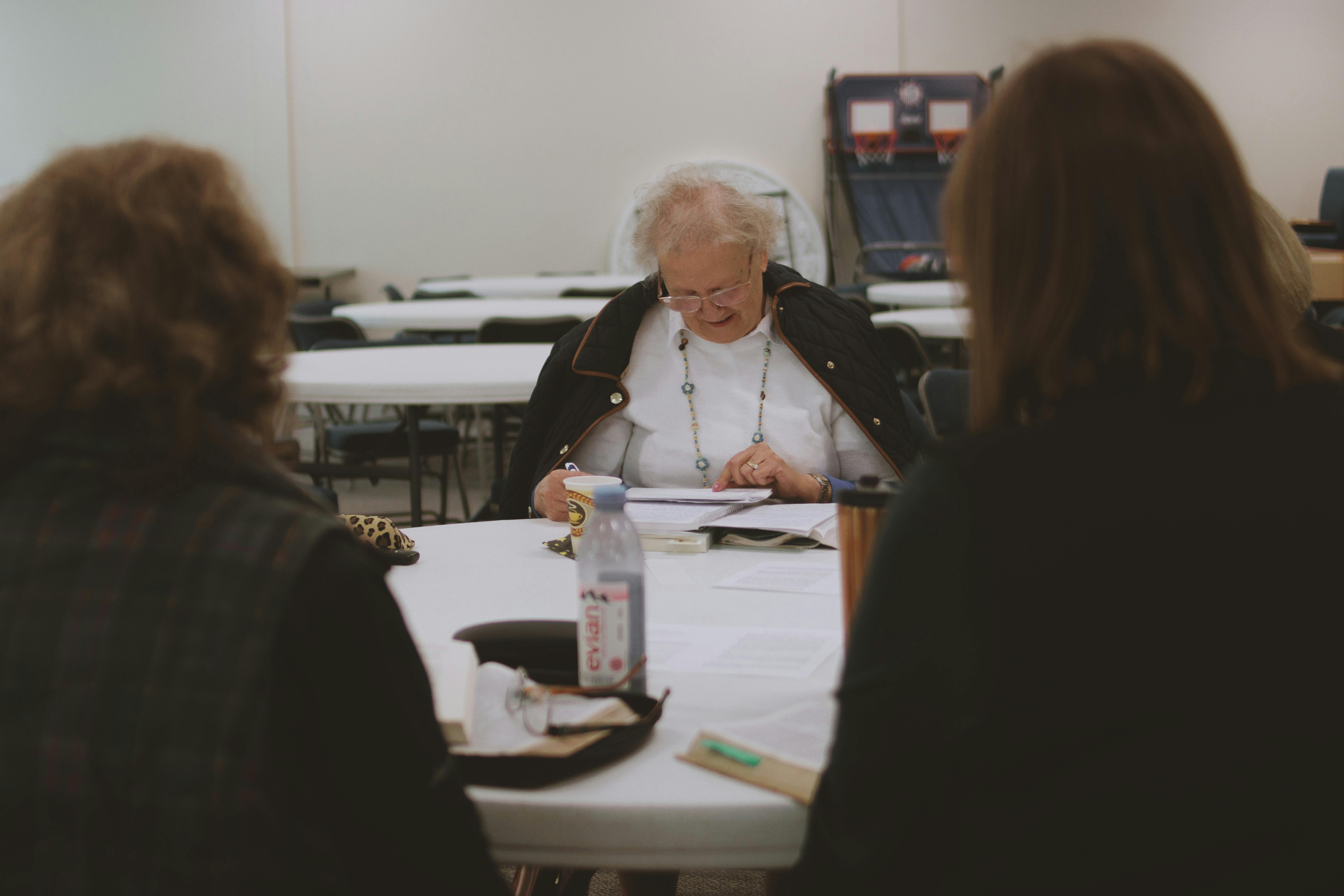 Small Group Photos, Download The BEST Free Small Group Stock Photos ...