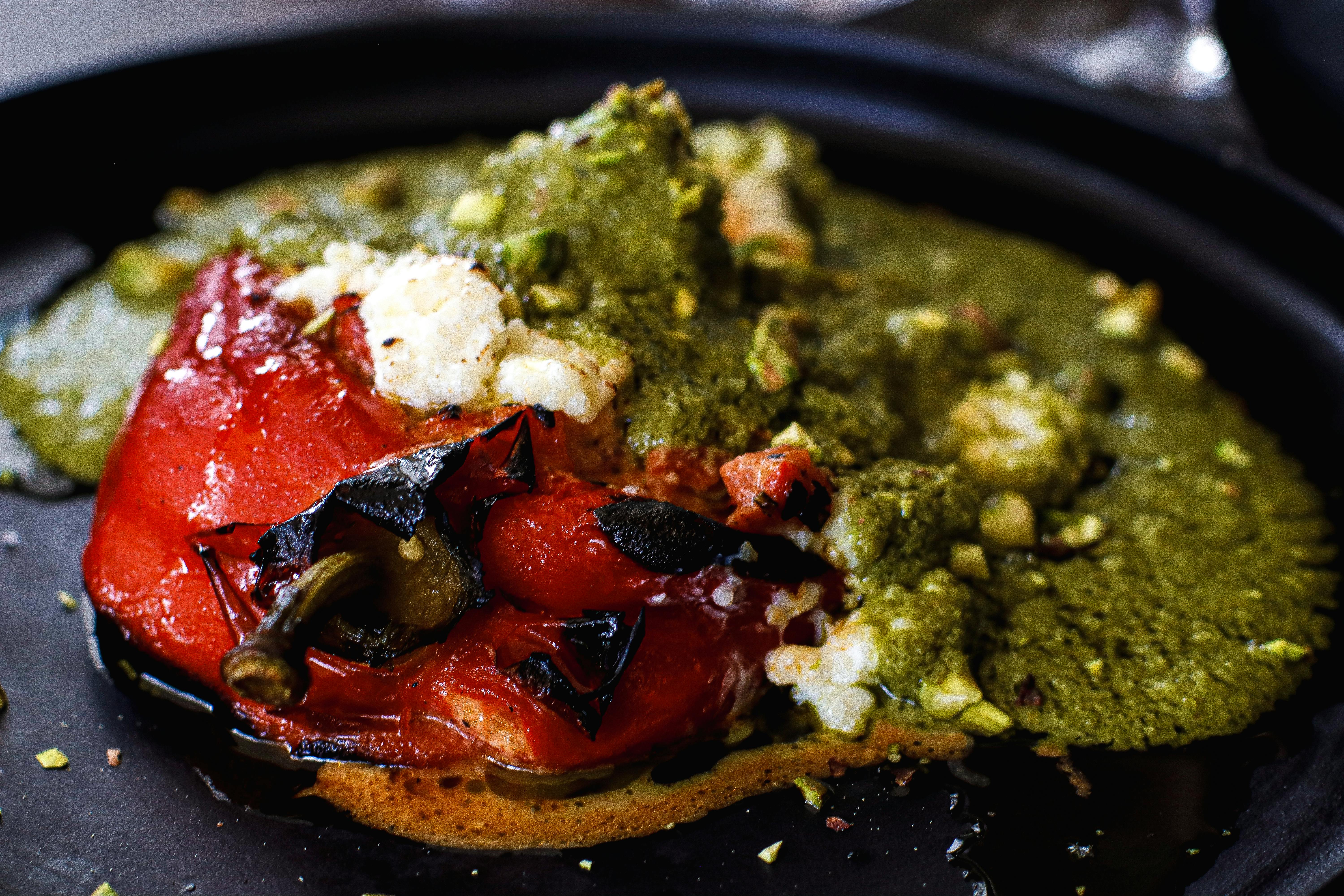 Auténtico Chile Relleno Mexicano Con Salsa · Foto de stock gratuita