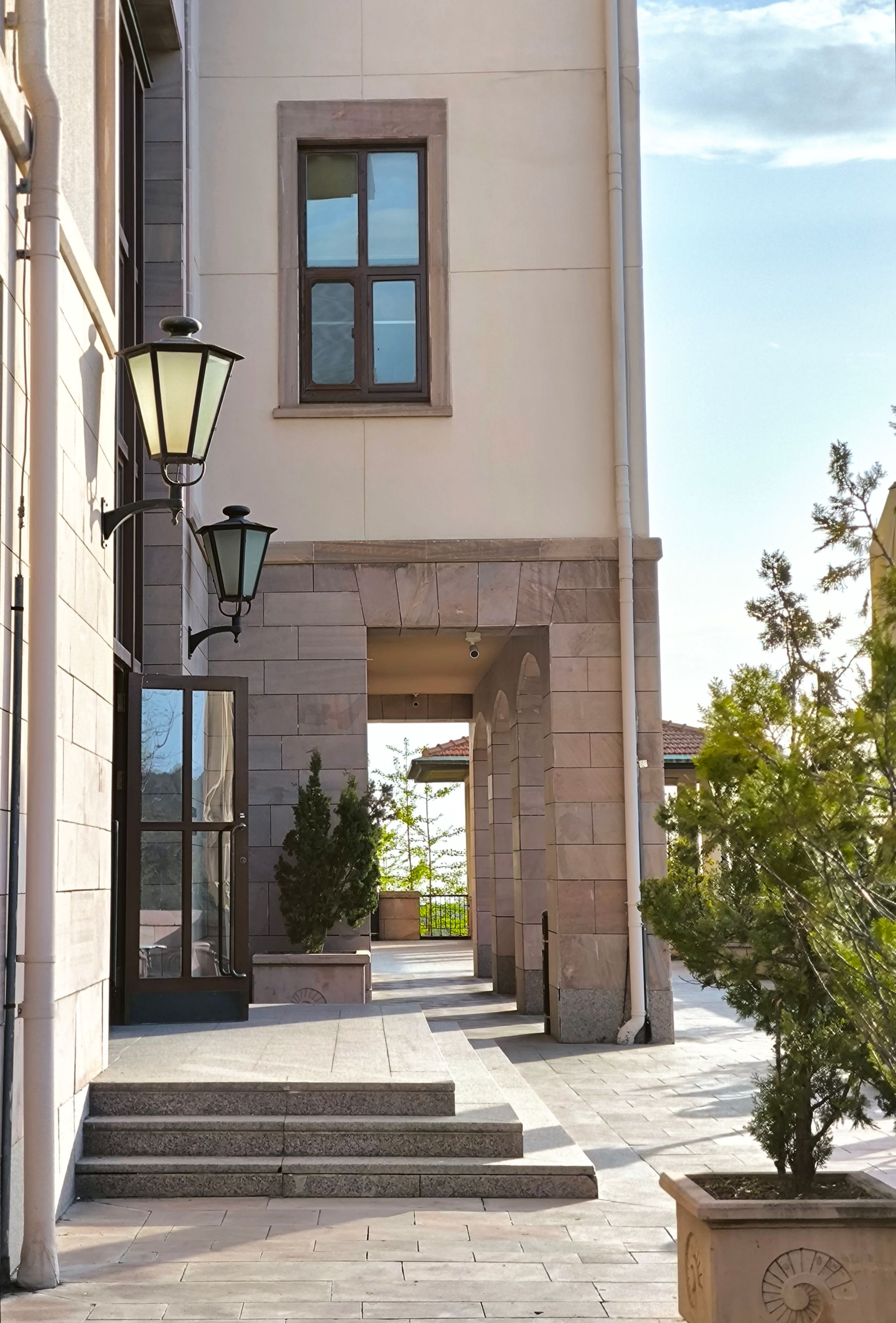 Elegant Architectural Passage with Lanterns · Free Stock Photo