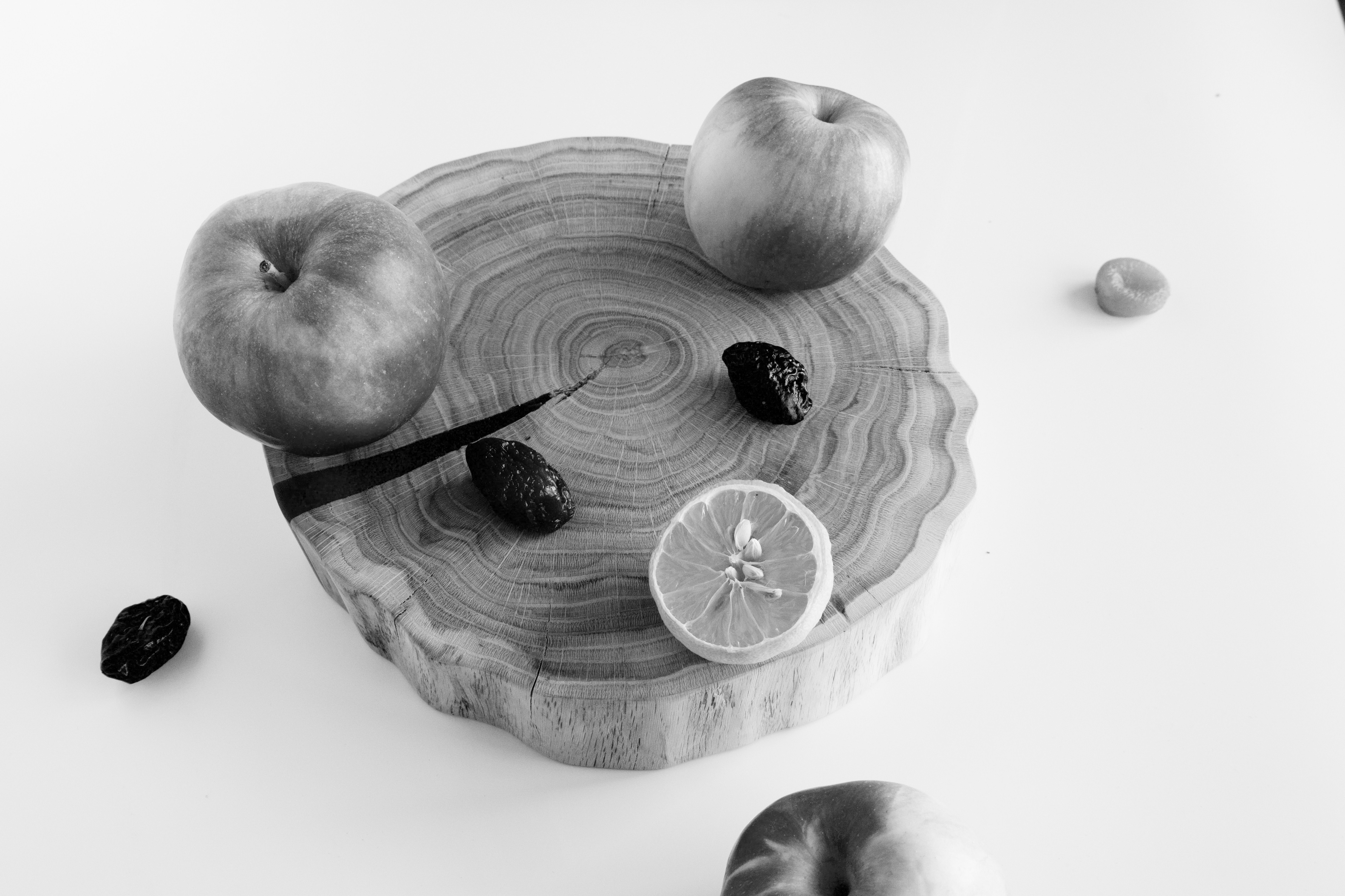 Monochrome Still Life with Apples and Lemon Slice · Free Stock Photo