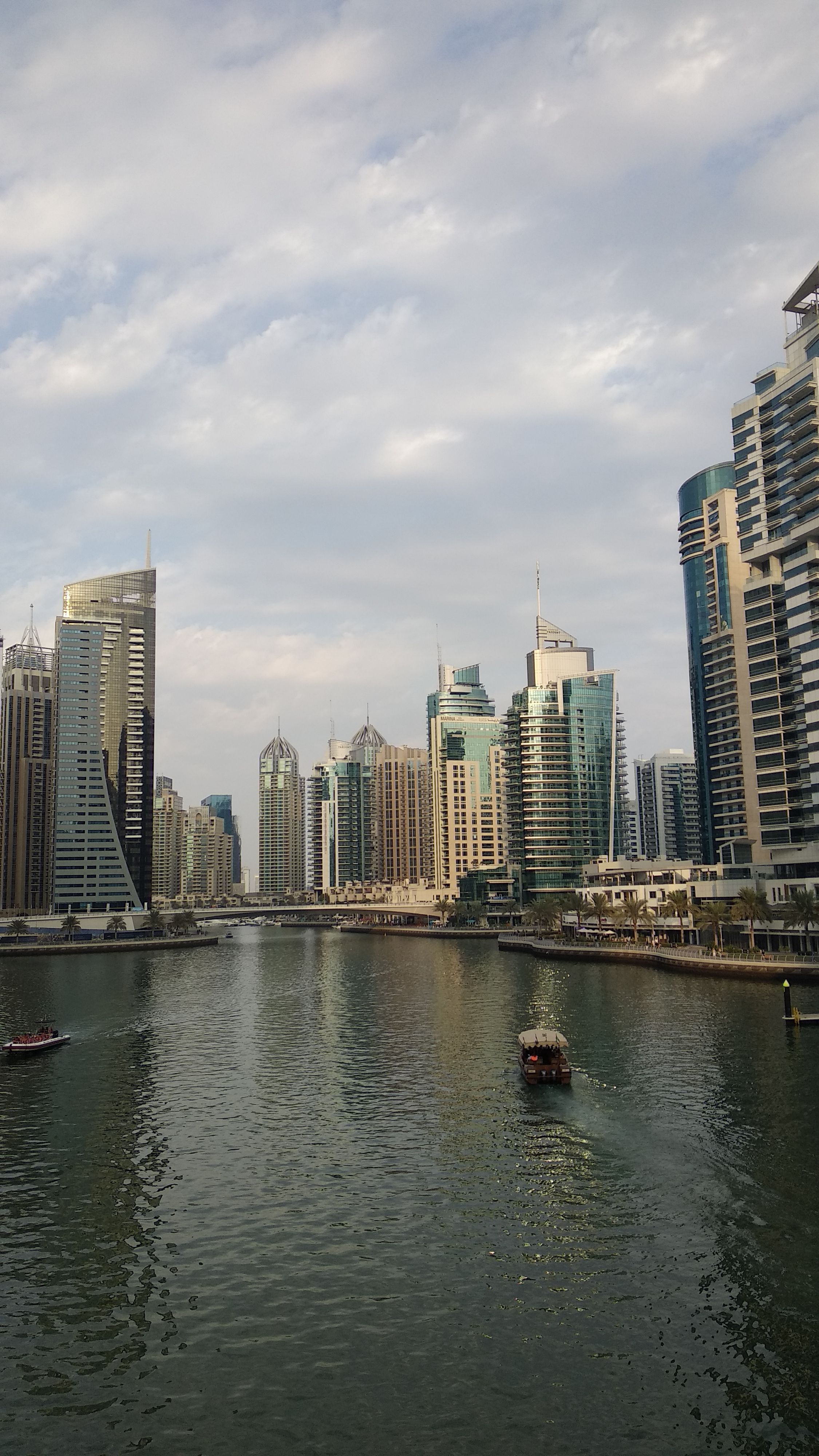 Dubai Marina Su Manzarasının Manzaralı Görünümü · Ücretsiz Stok Fotoğraf