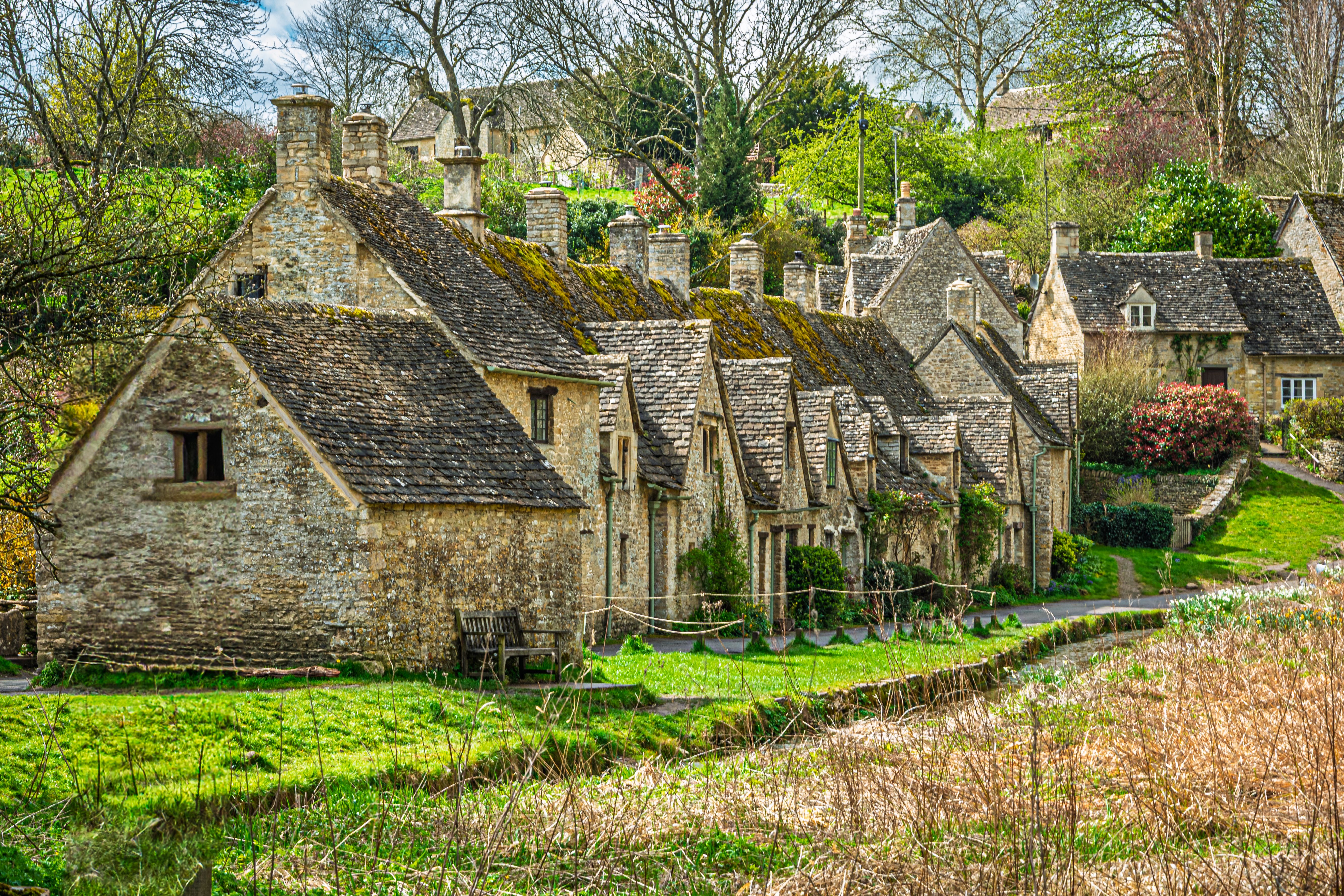 Quaint Stone Cottages in English Countryside · Free Stock Photo