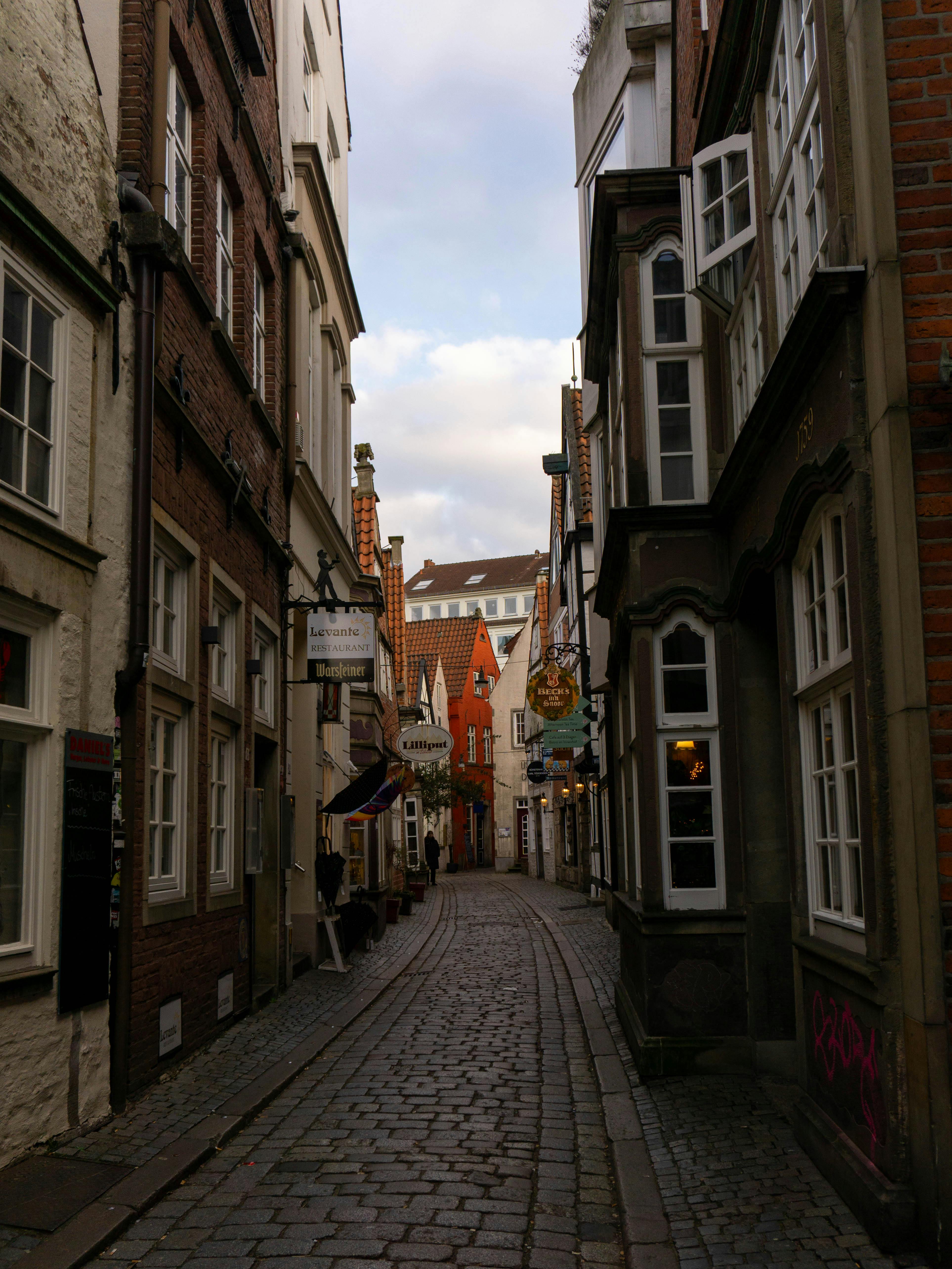 Charming Alleyway in Historic German Town · Free Stock Photo