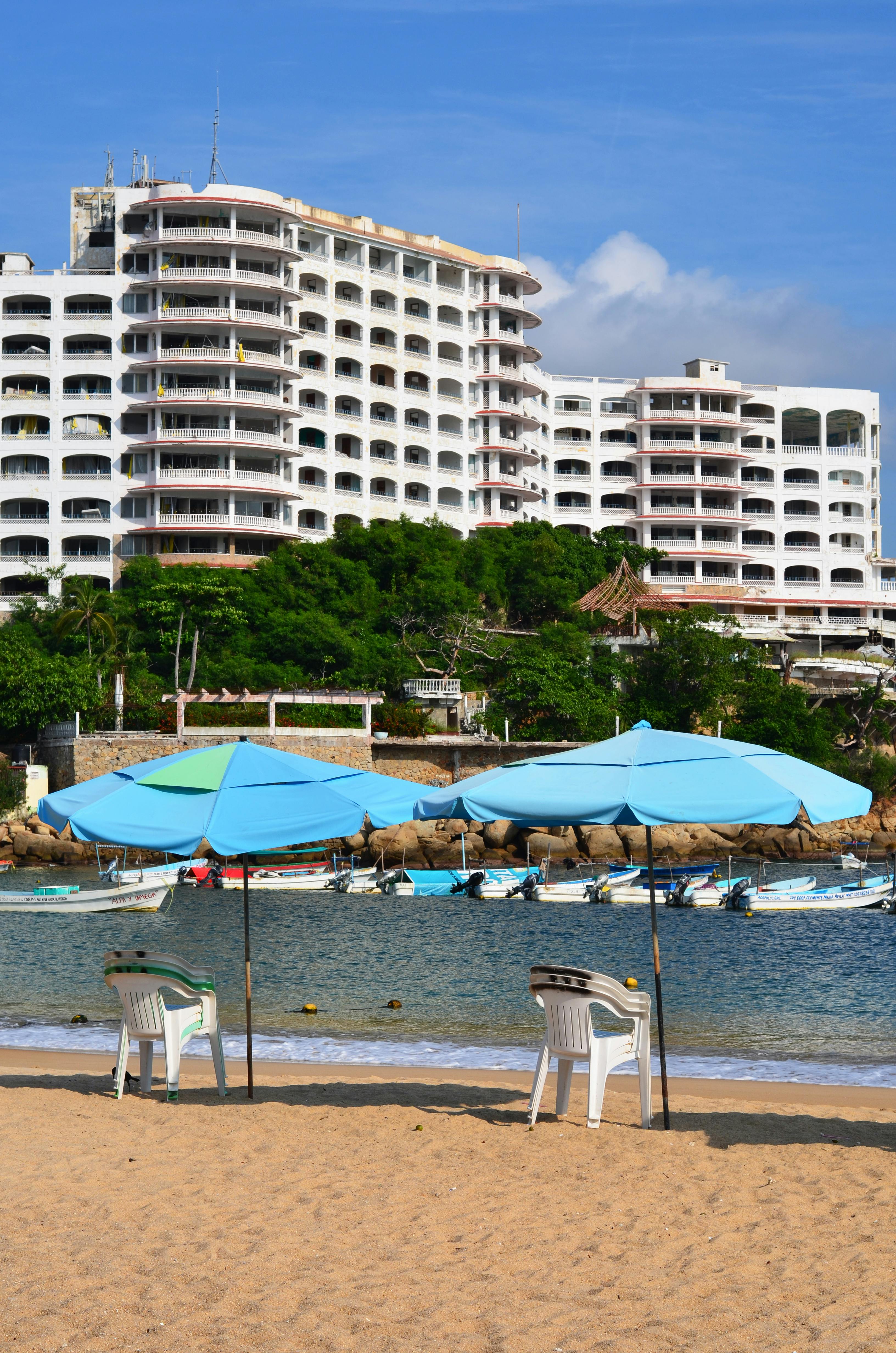 Beachfront Resort in Acapulco, Mexico · Free Stock Photo