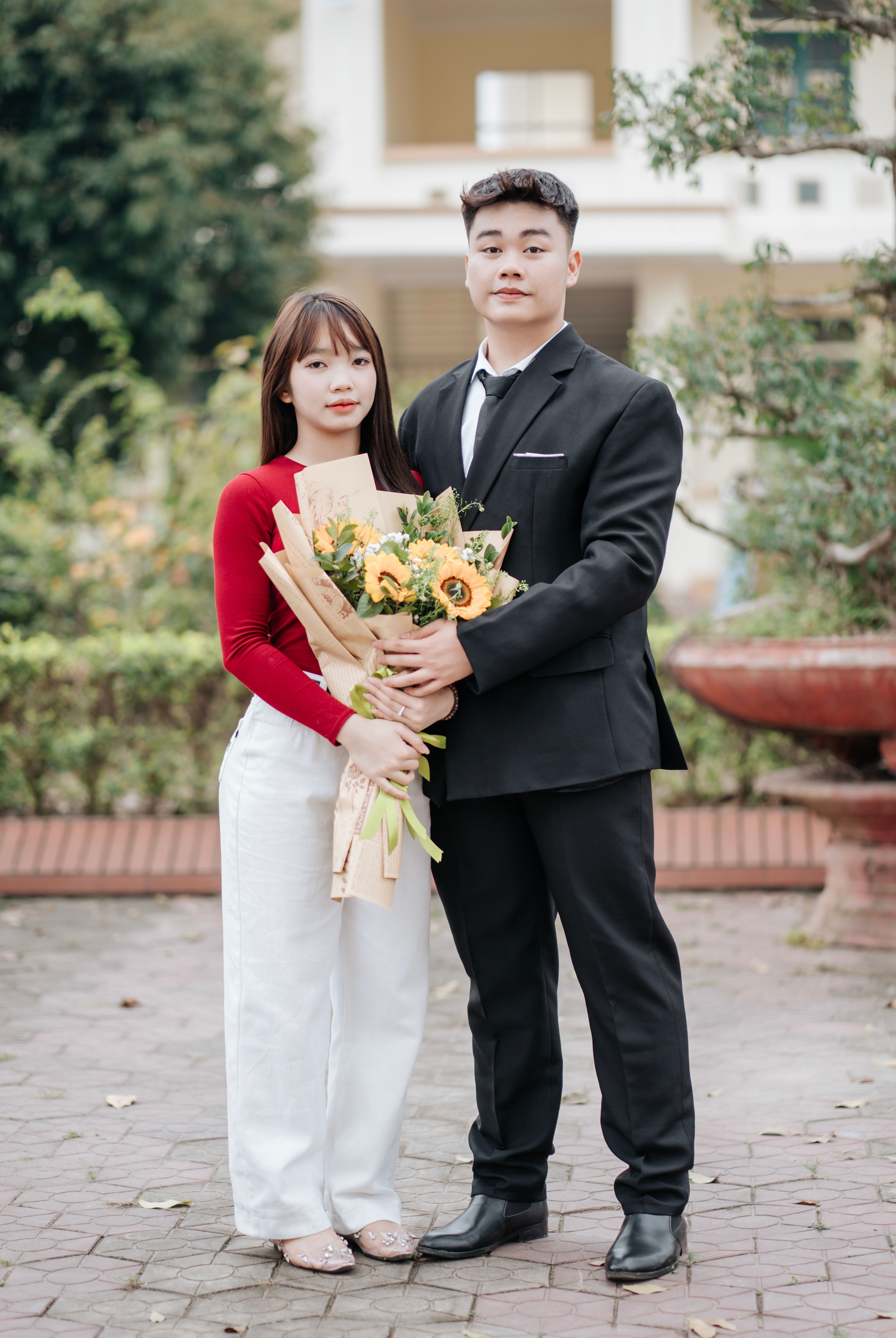 Romantic Couple with Bouquet Outdoors · Free Stock Photo