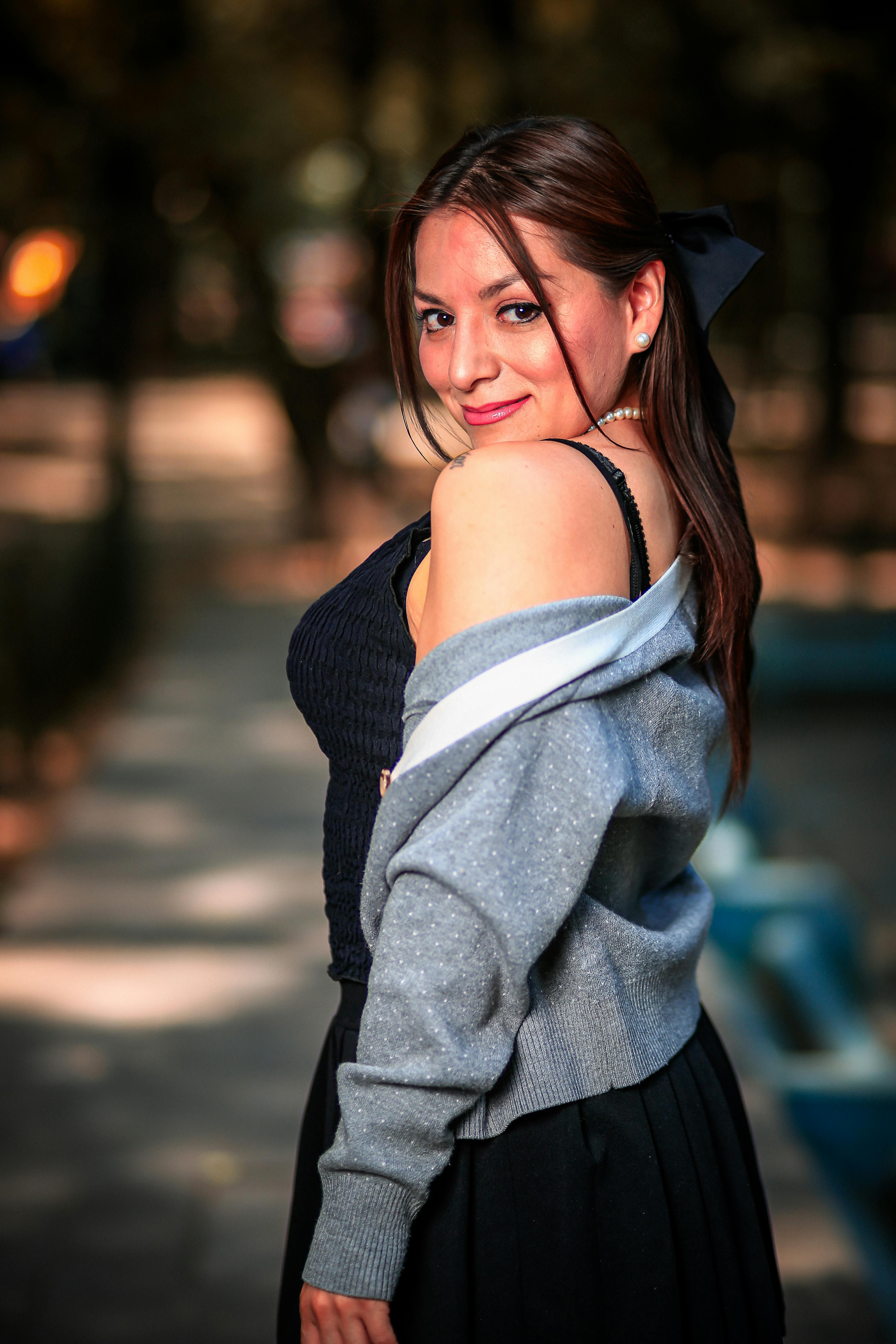 Latina+Pfp Photos, Download The BEST Free Latina+Pfp Stock Photos & HD ...