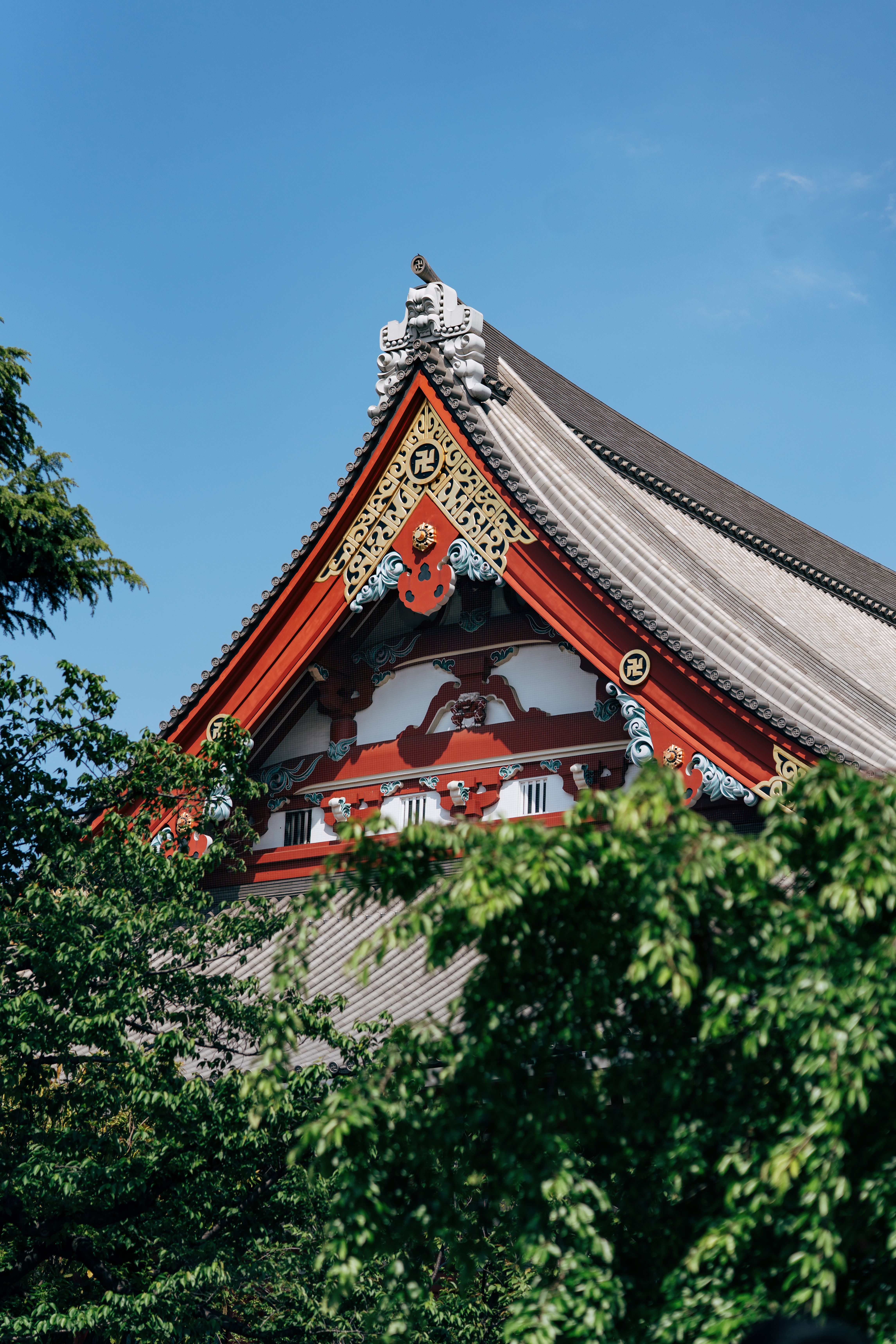 Traditional Japanese Temple Roof in Tokyo · Free Stock Photo