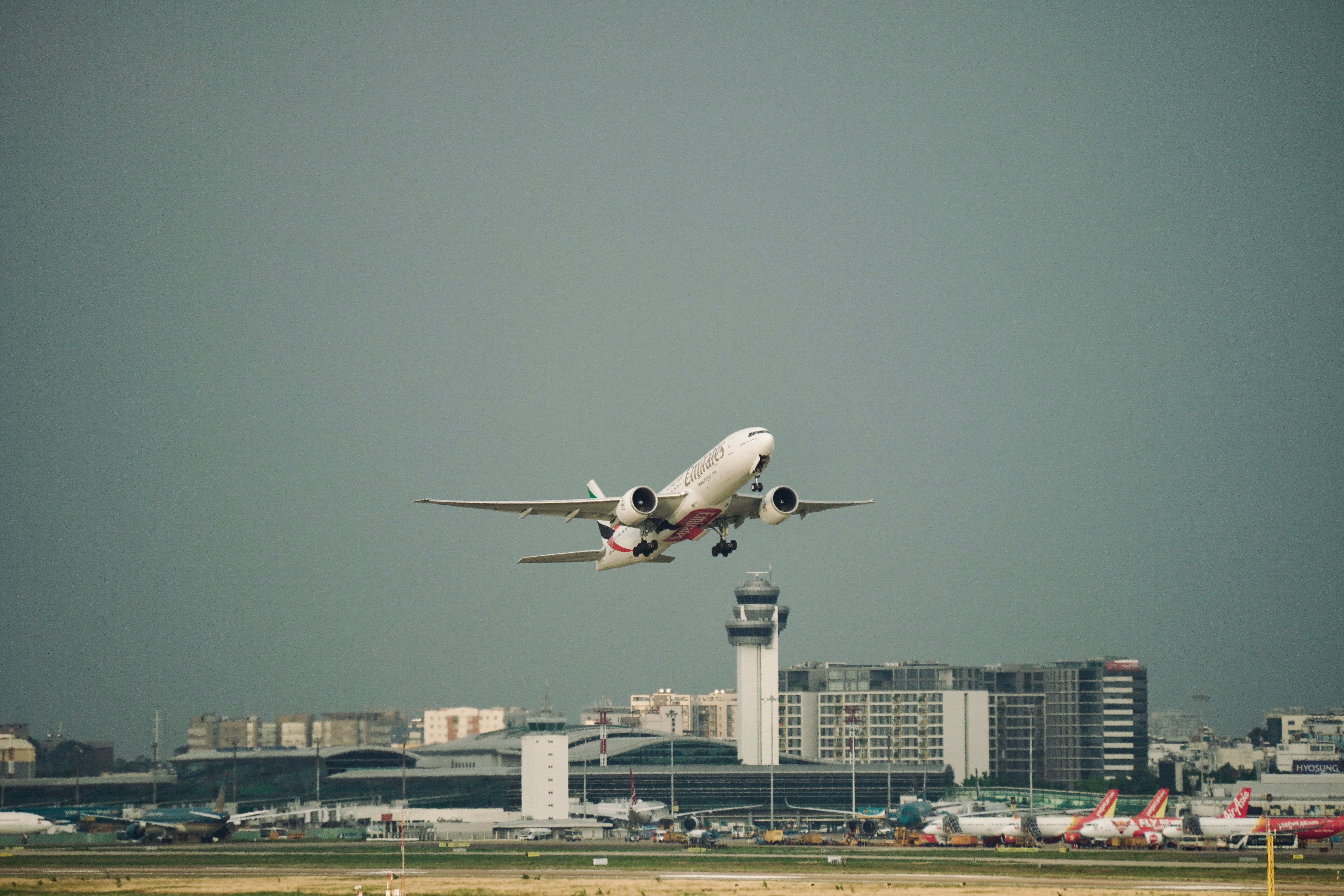 Airplane Flying From Behind Photos, Download The BEST Free Airplane ...
