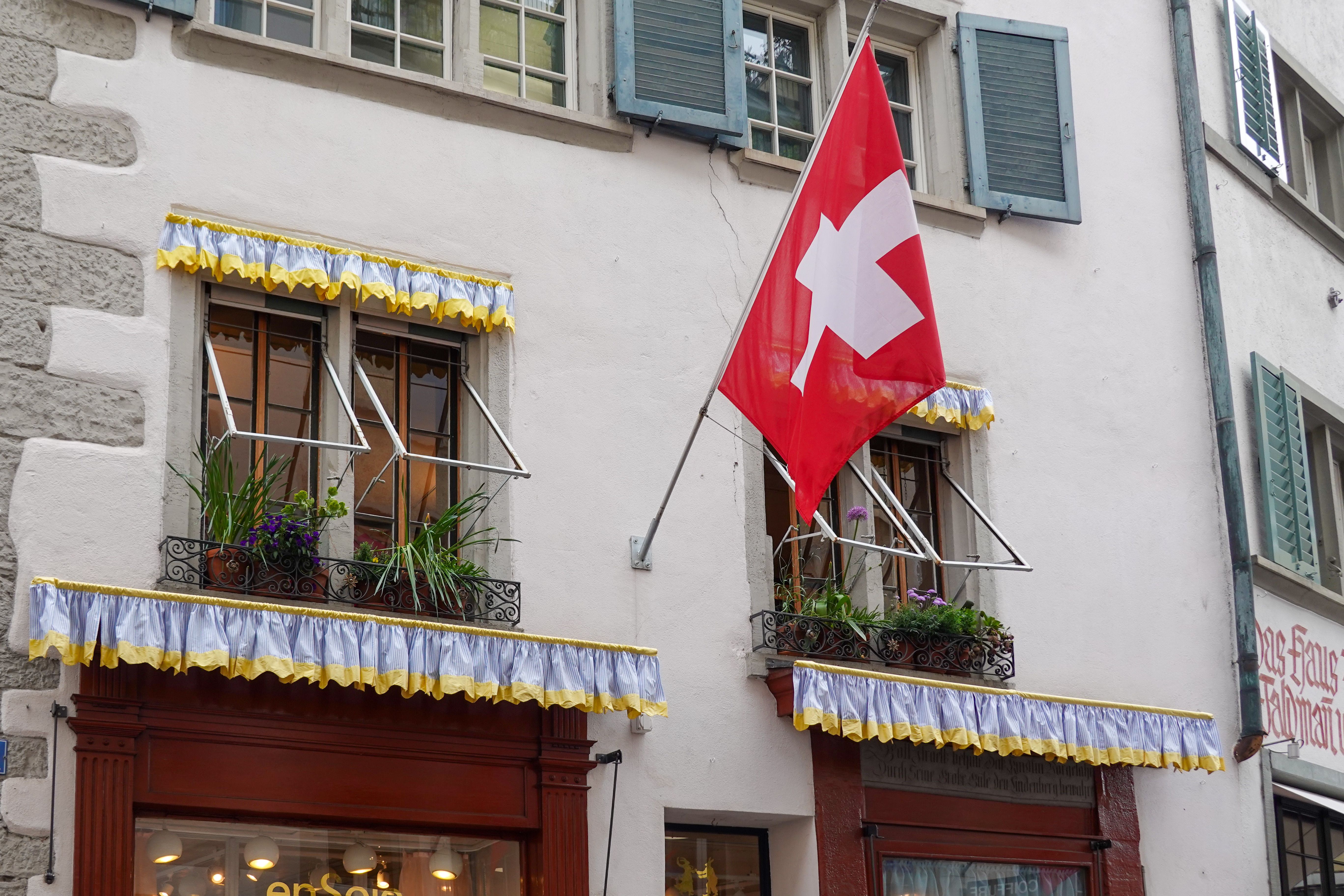 Charming Swiss Architecture in Zurich's Old Town · Free Stock Photo