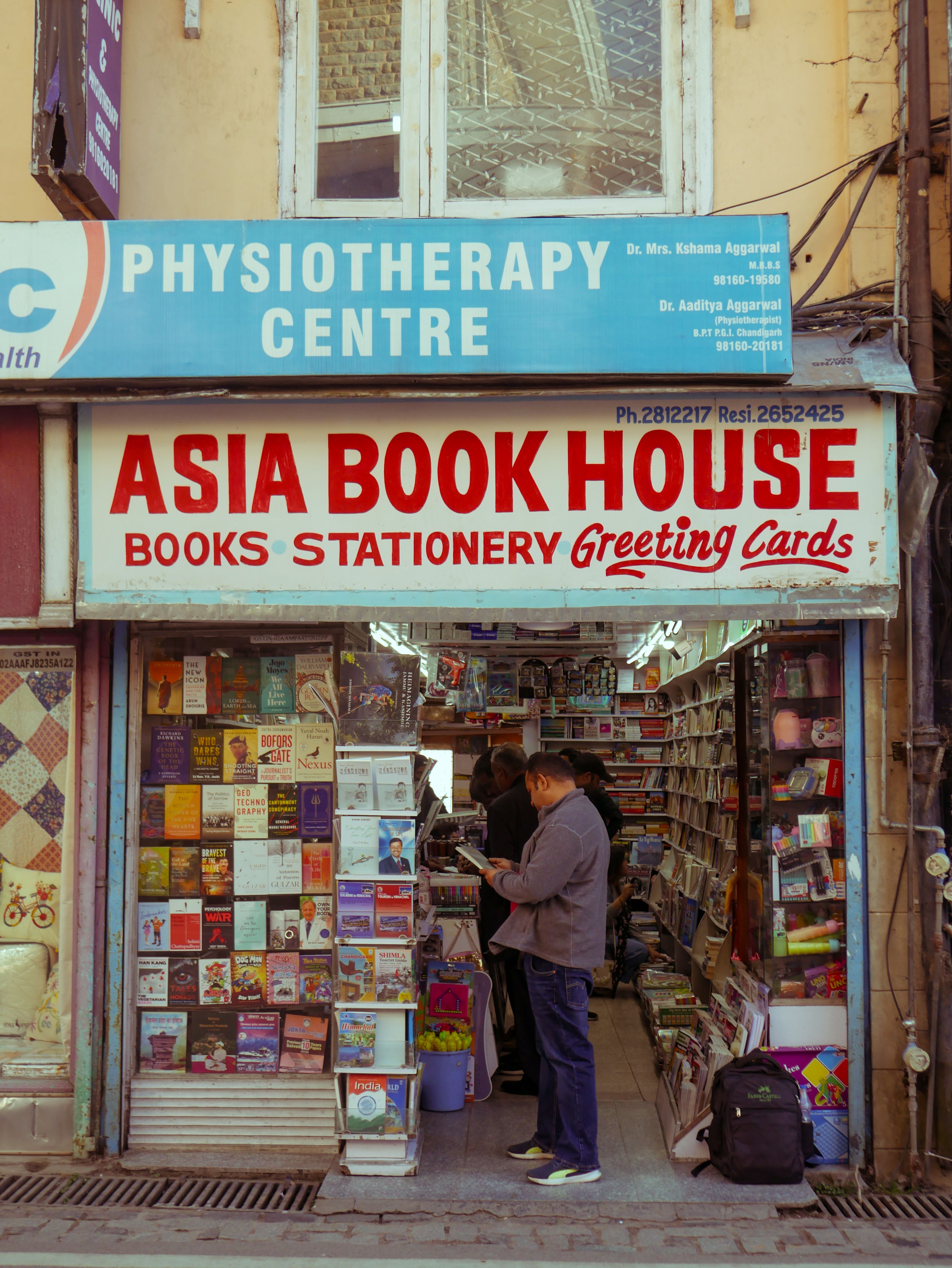 Busy retail book shop in urban India street · Free Stock Photo