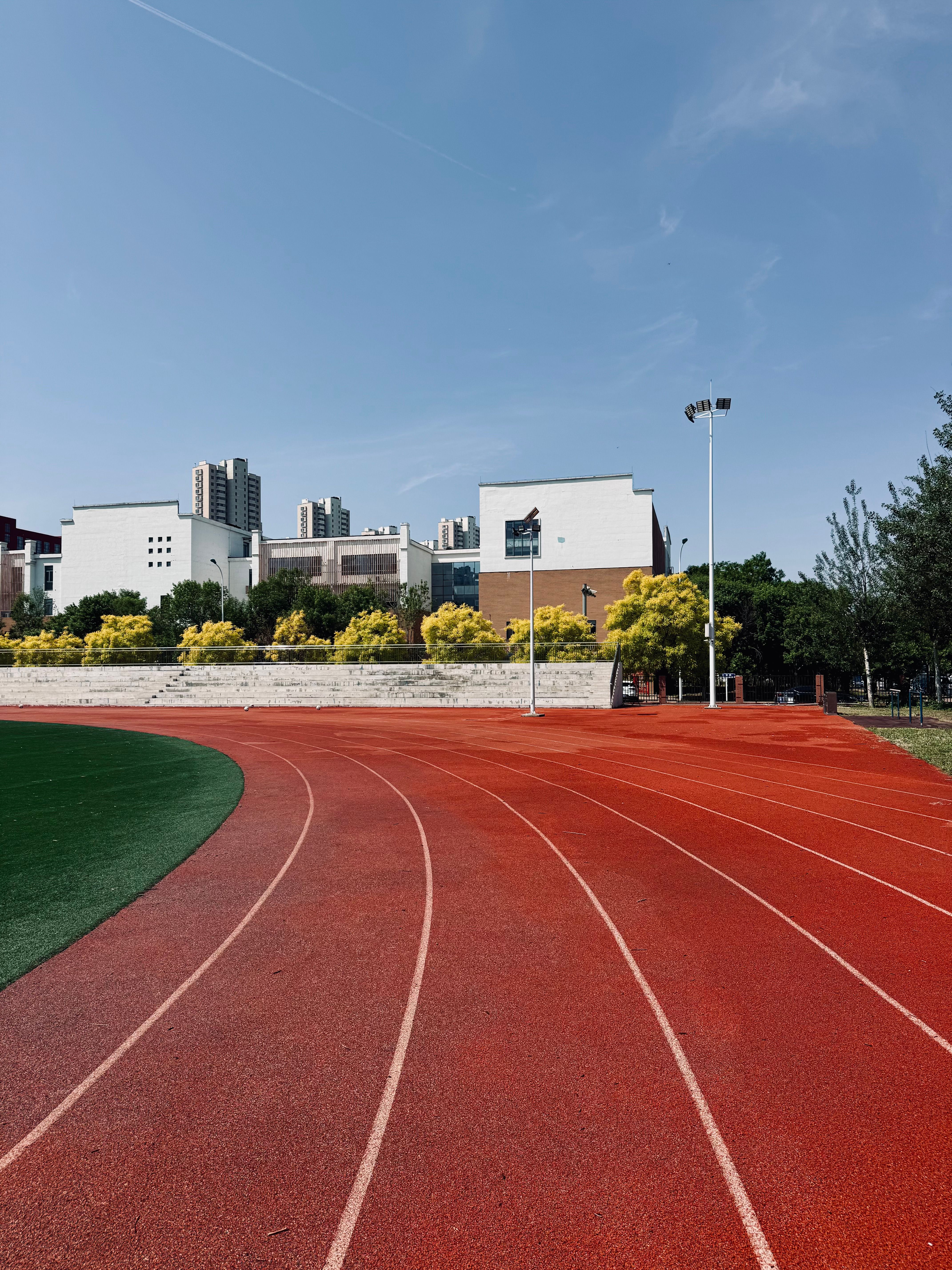 Modern Running Track with Urban Skyline · Free Stock Photo