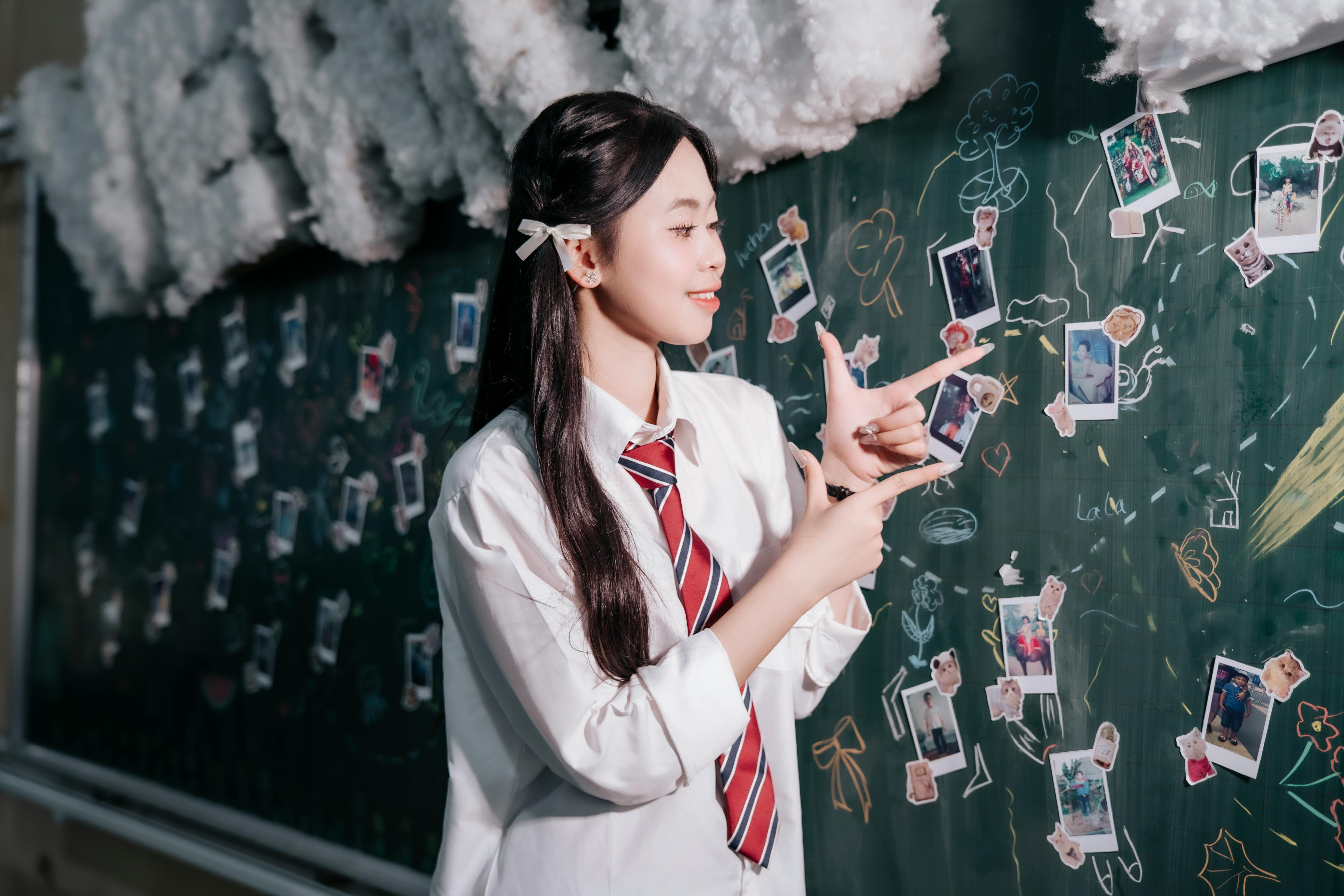 Teen Girl In School Uniform Photos, Download The BEST Free Teen Girl In ...