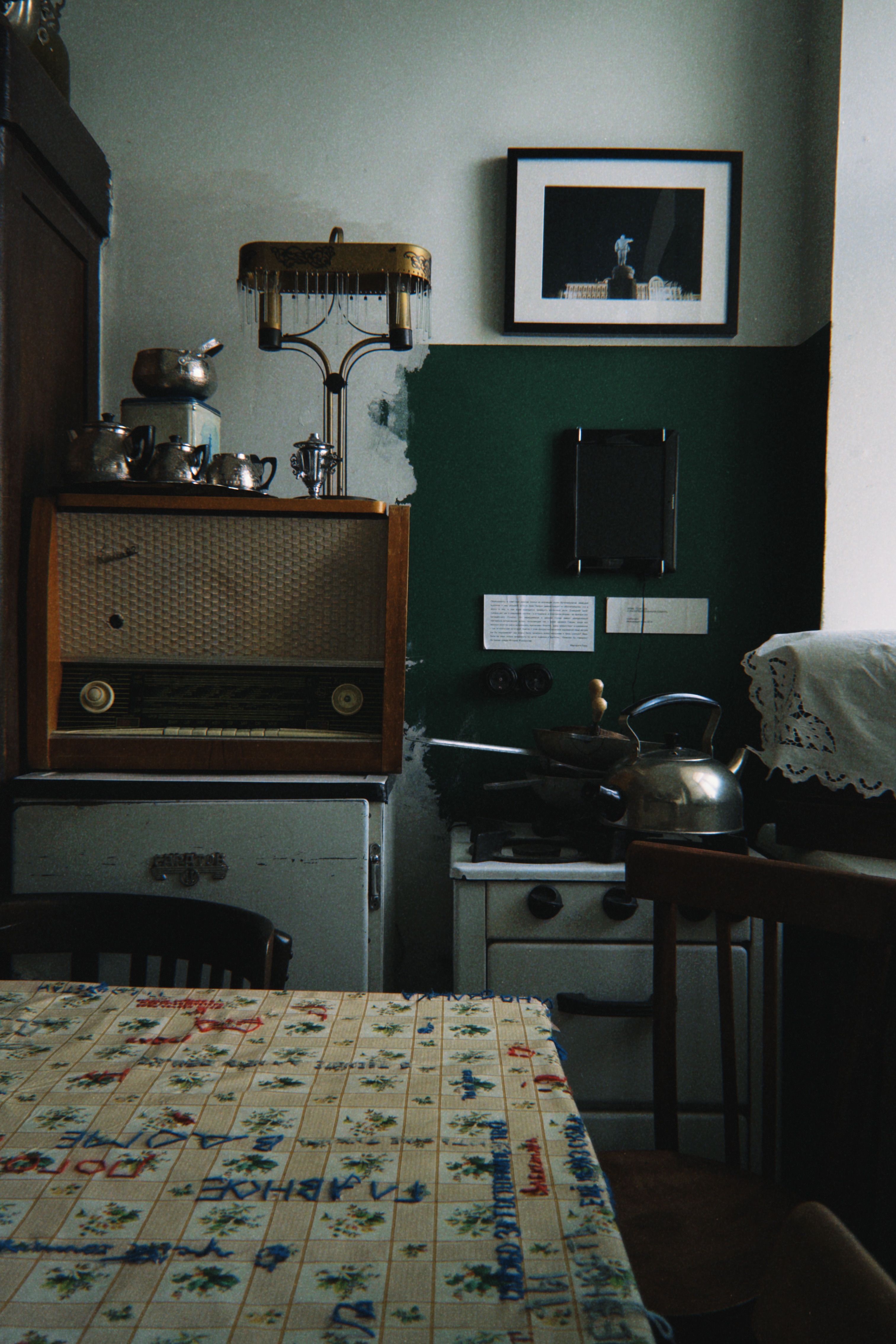 Vintage Kitchen Corner with Antique Radio and Decor · Free Stock Photo