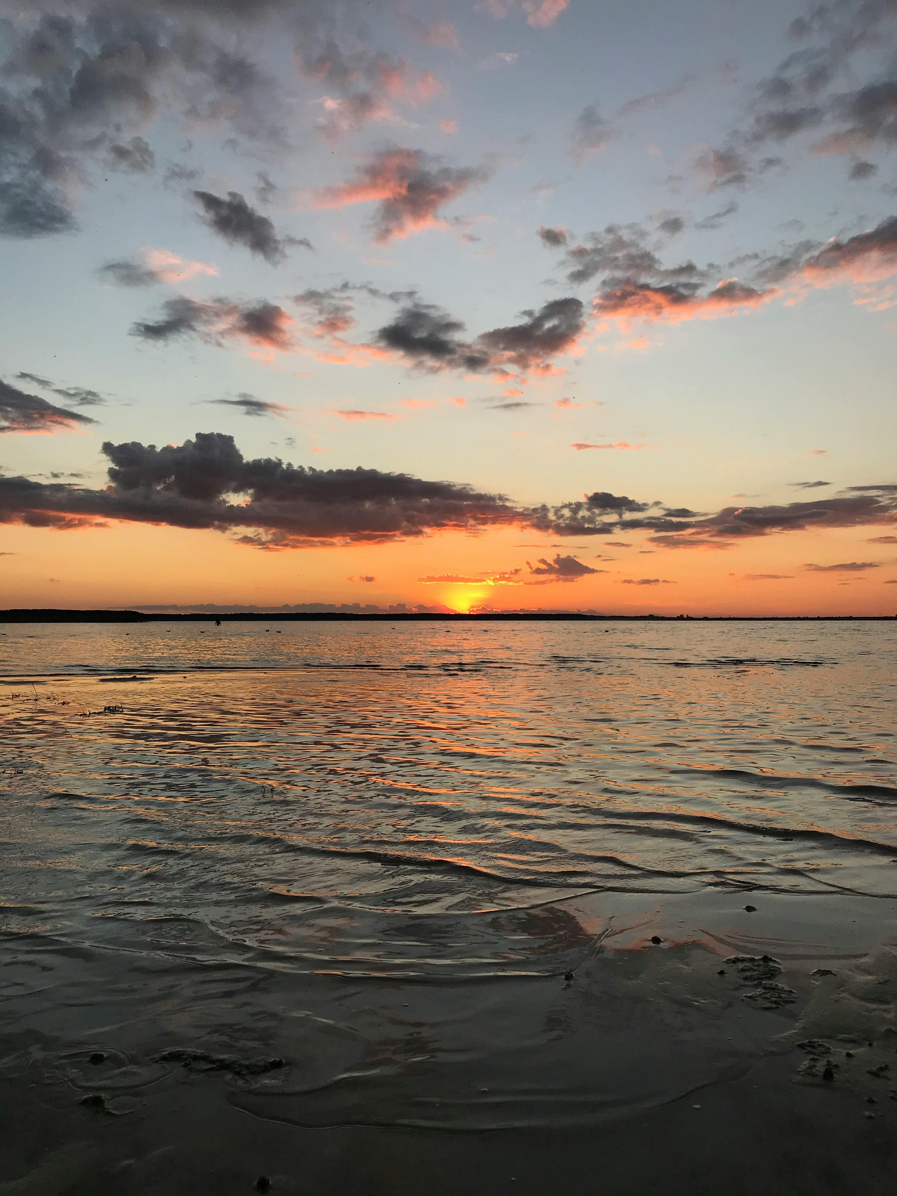 Serene Sunset Over Calm Waters · Free Stock Photo
