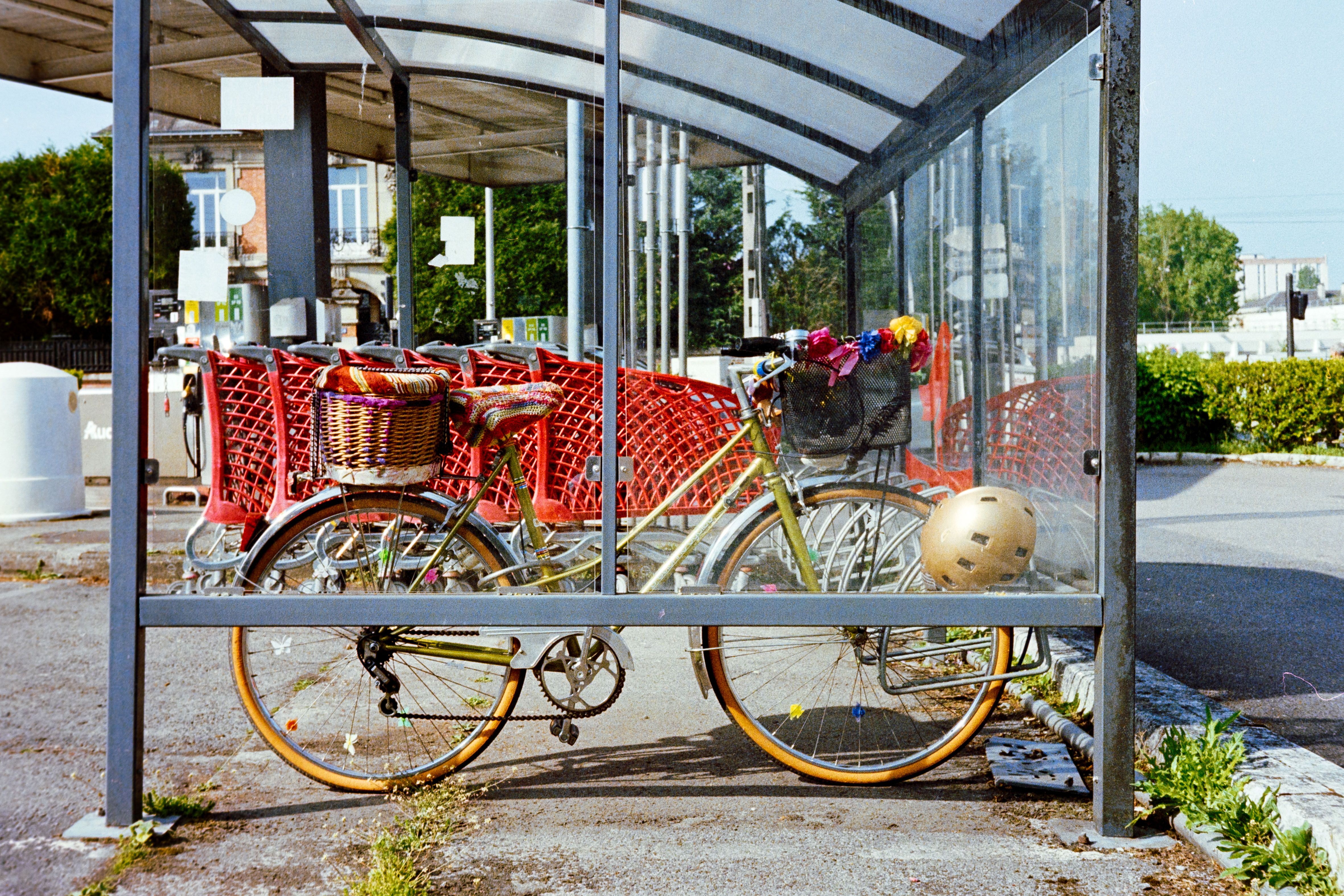 Colorful Bicycle at French Bus Stop · Free Stock Photo