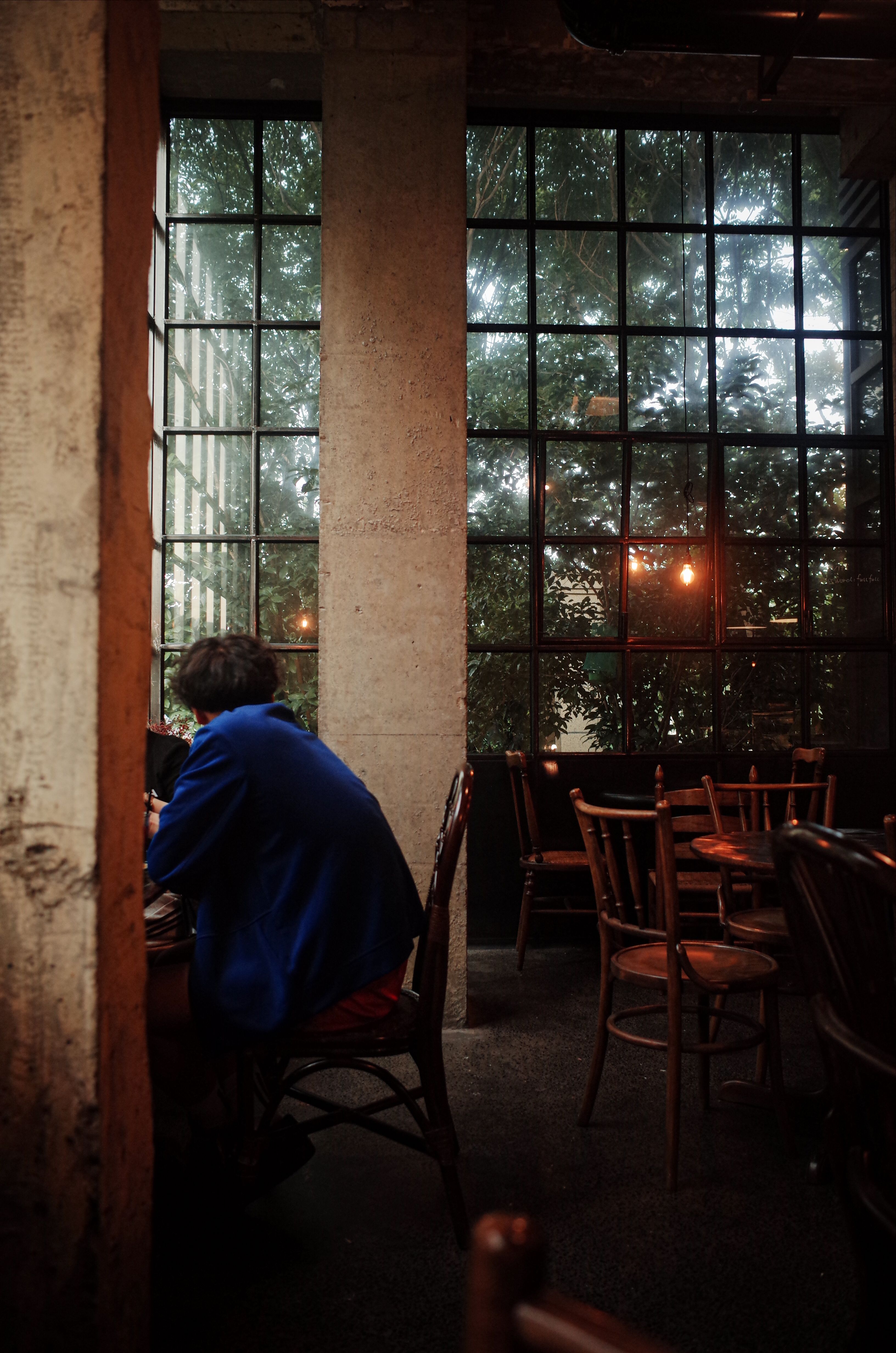 Cozy Café with Rustic Ambiance and Large Windows · Free Stock Photo