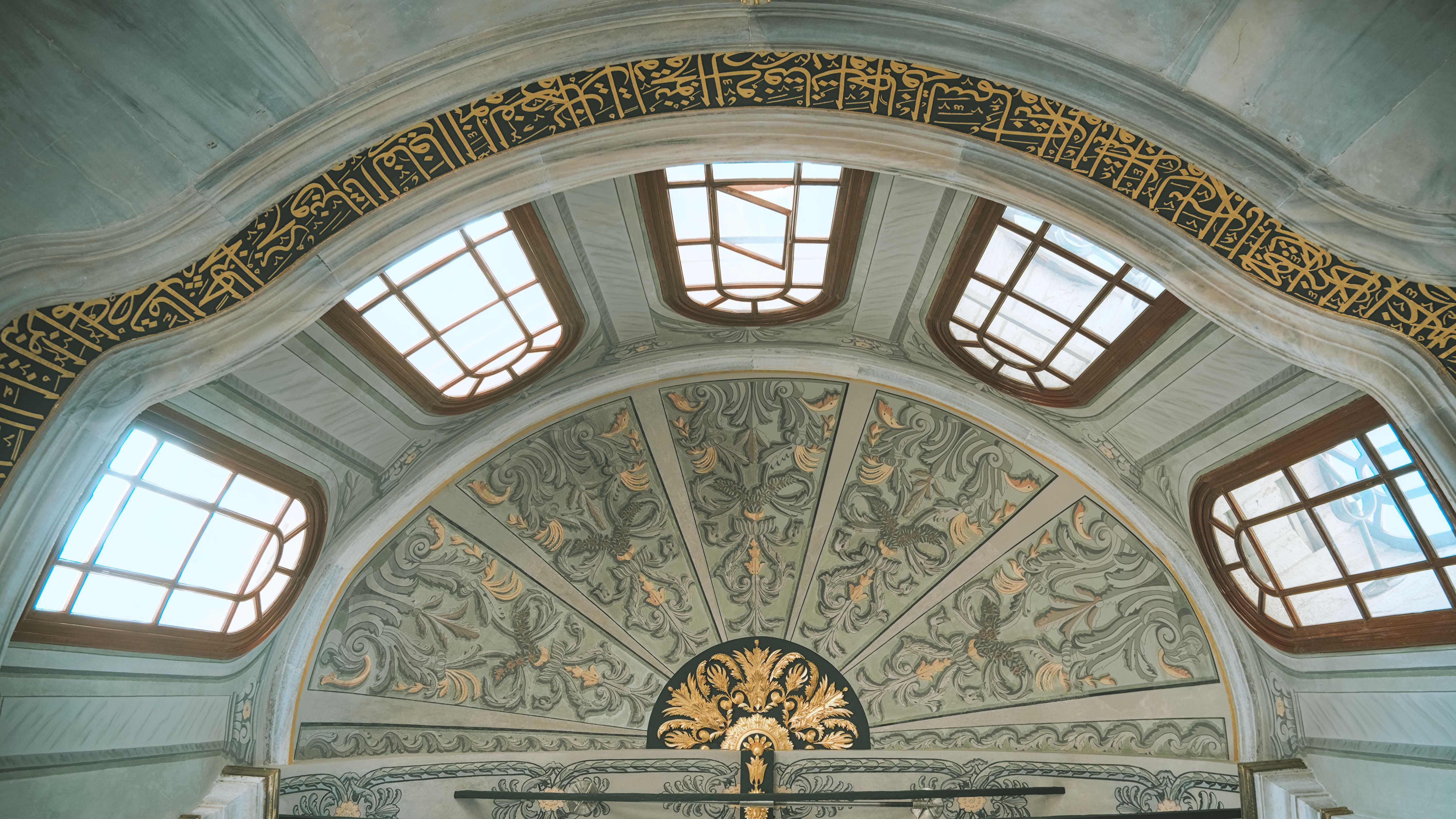 Intricate Ottoman Ceiling Architecture in İstanbul · Free Stock Photo