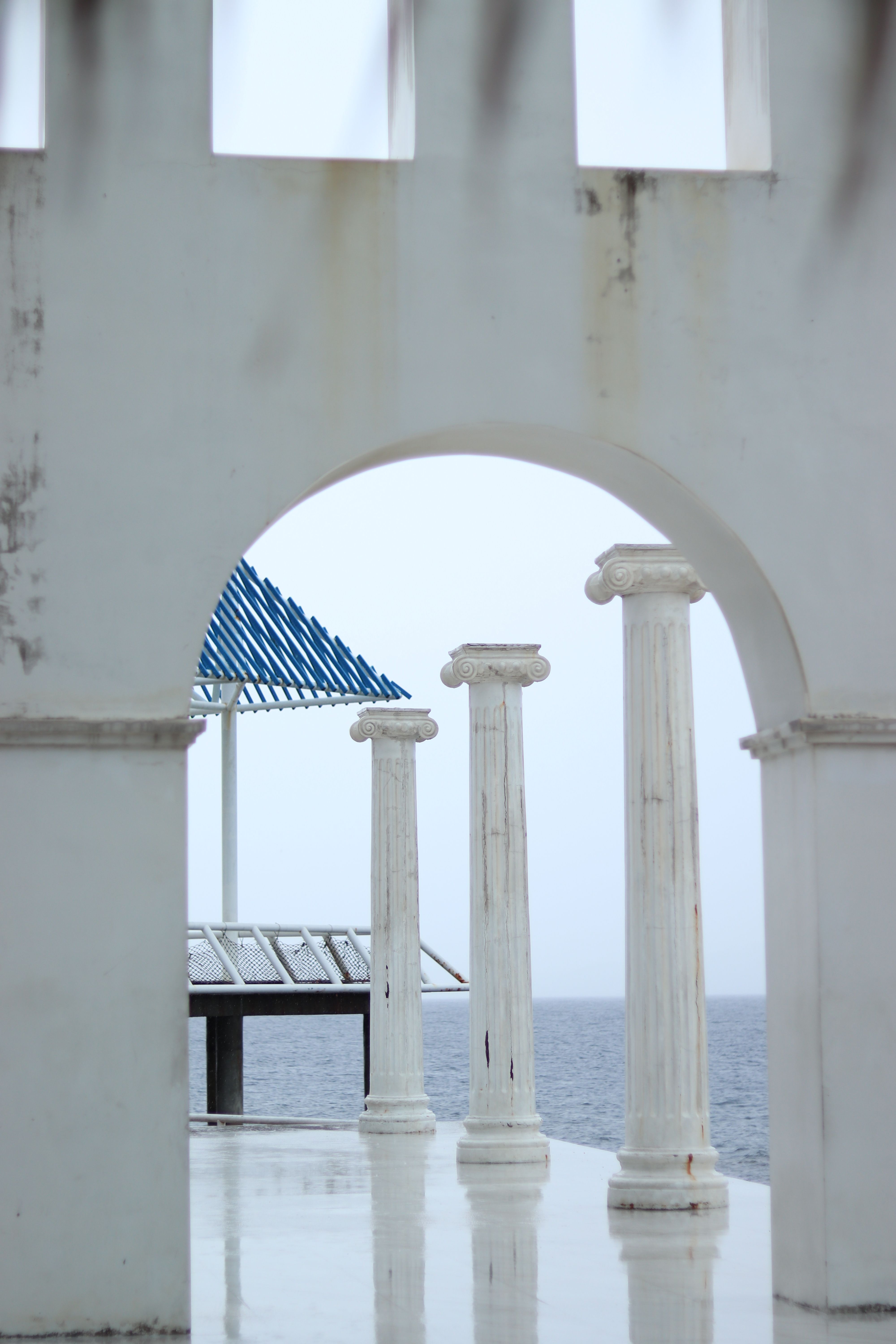 White Greek-style Columns by the Sea · Free Stock Photo