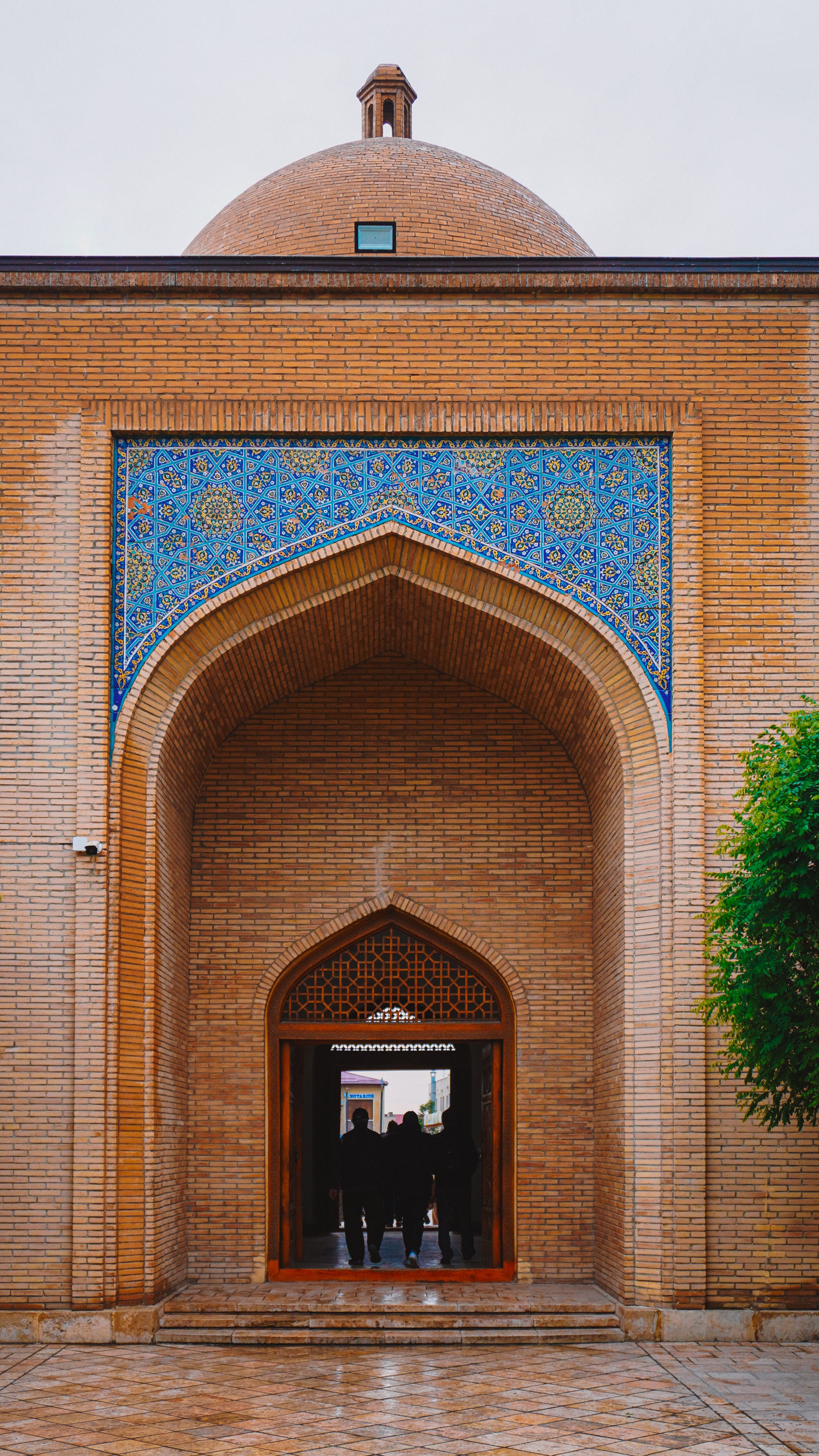 Intricate Archway of Historic Uzbek Building · Free Stock Photo