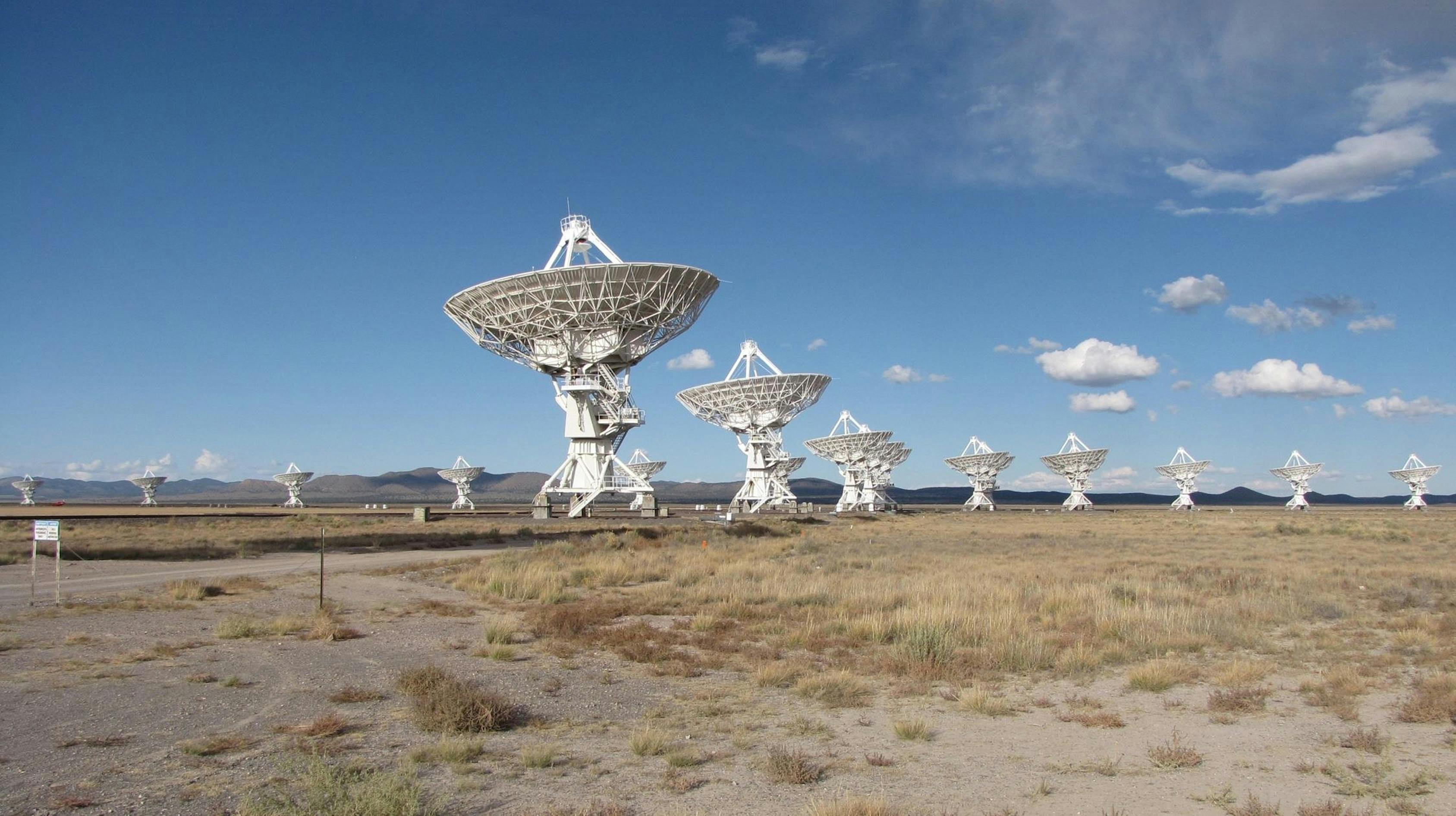 Array of Radio Telescopes under Blue Sky · Free Stock Photo
