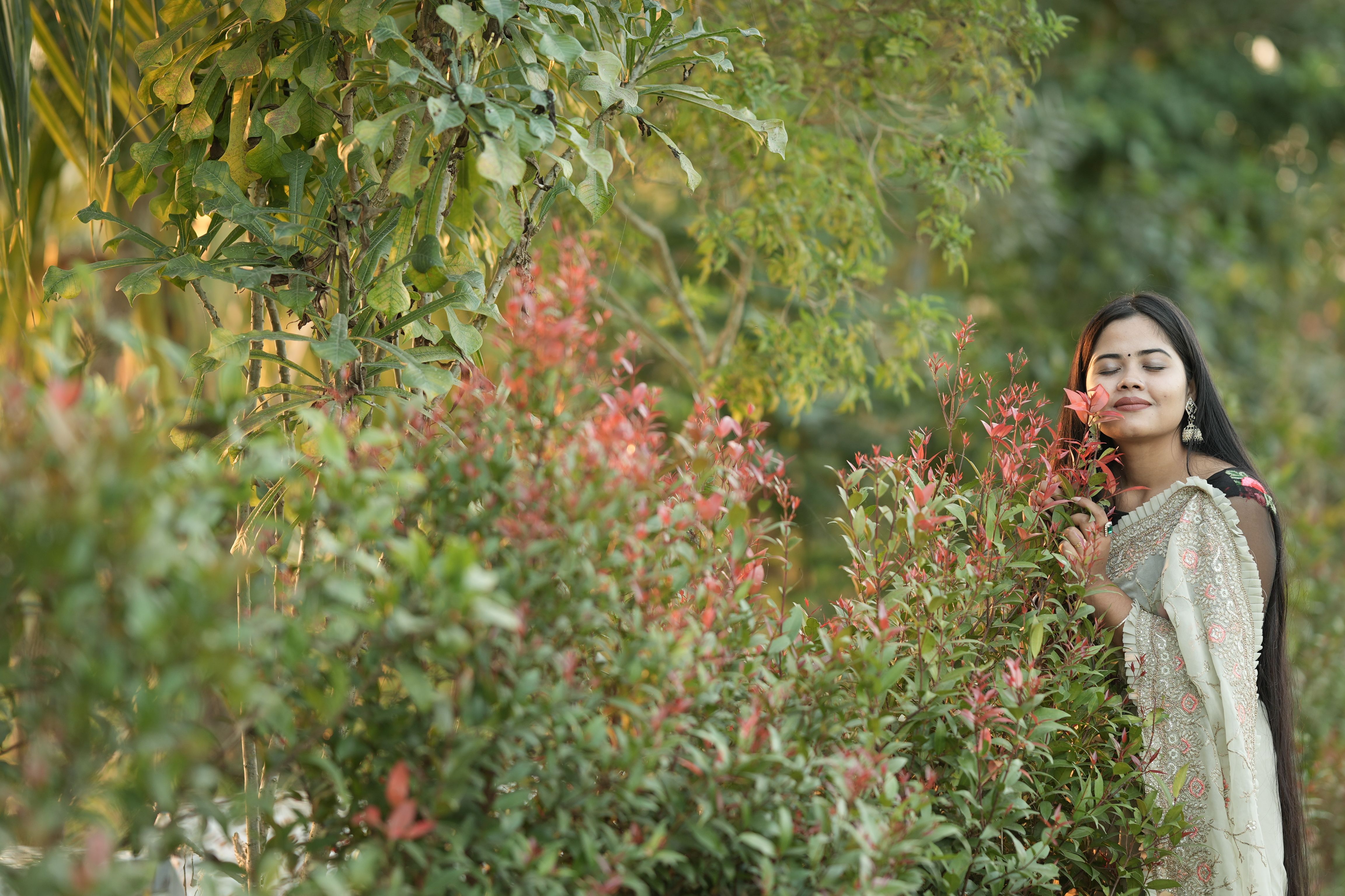 Serene Portrait of Woman in Bangladesh Garden · Free Stock Photo